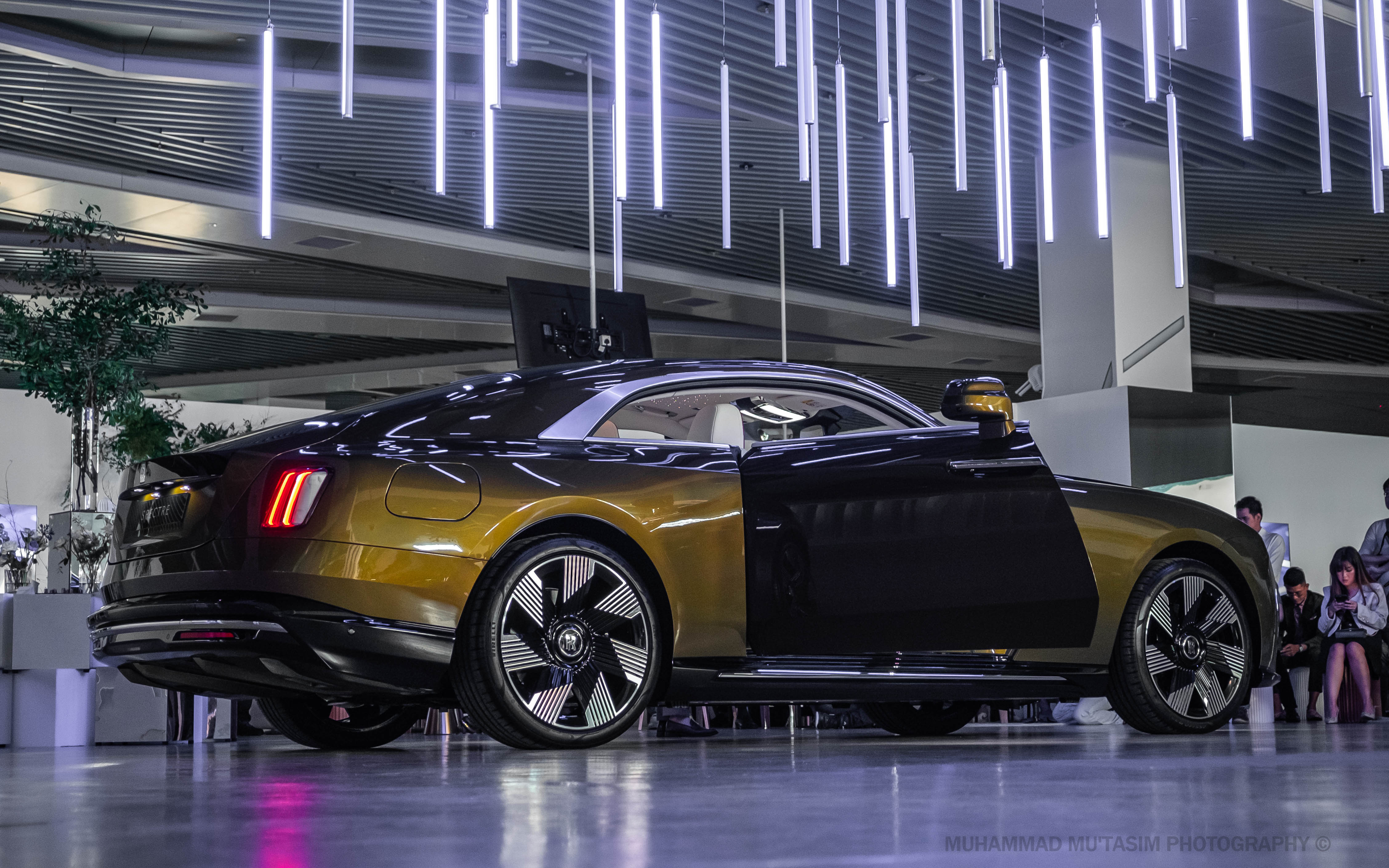 Rolls-Royce Ushers in a New Era of Mobility With Launch of All-Electric ...