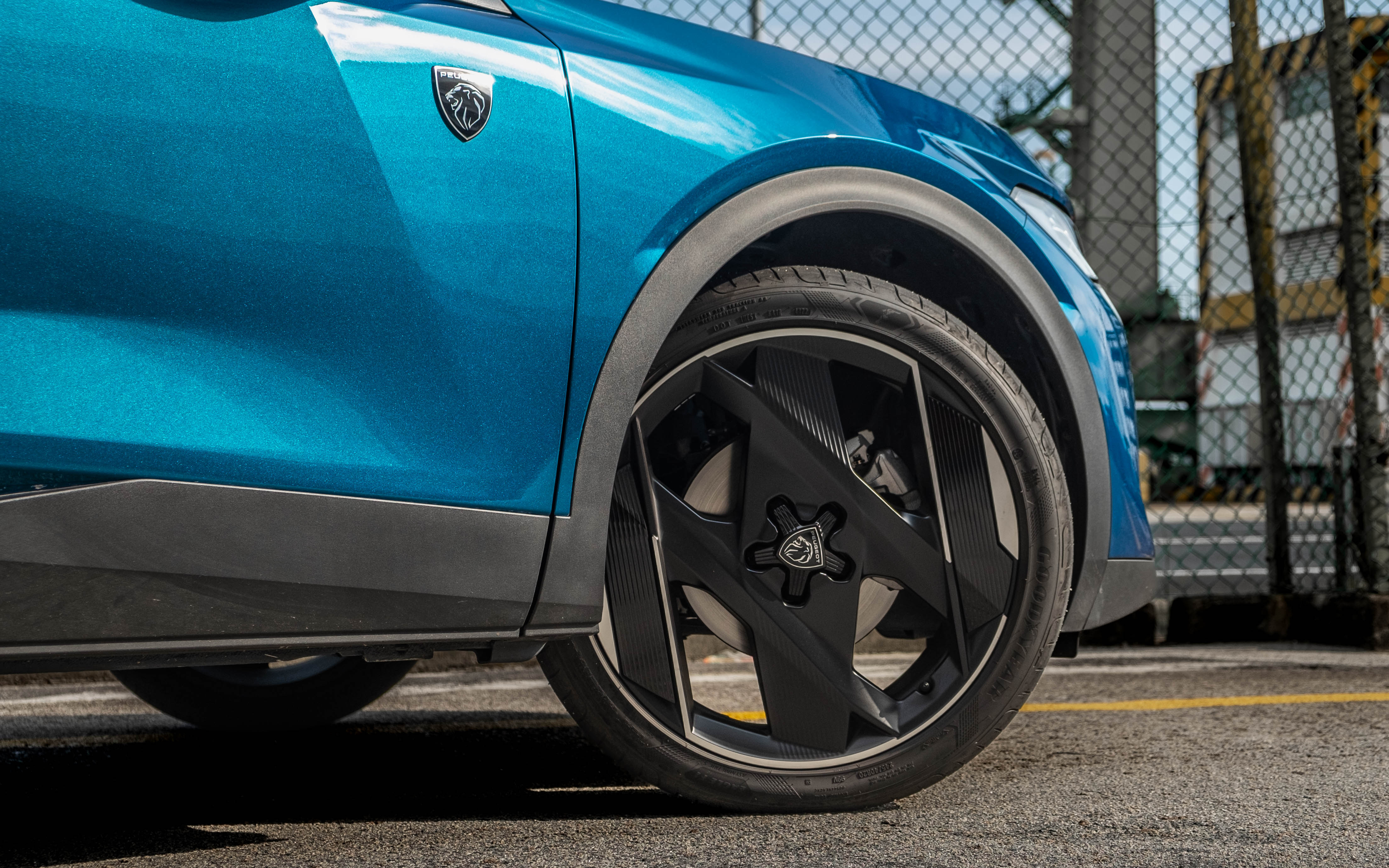 mReview: Peugeot 408 GT 1.2 Fastback - The Modern French Revolution ...