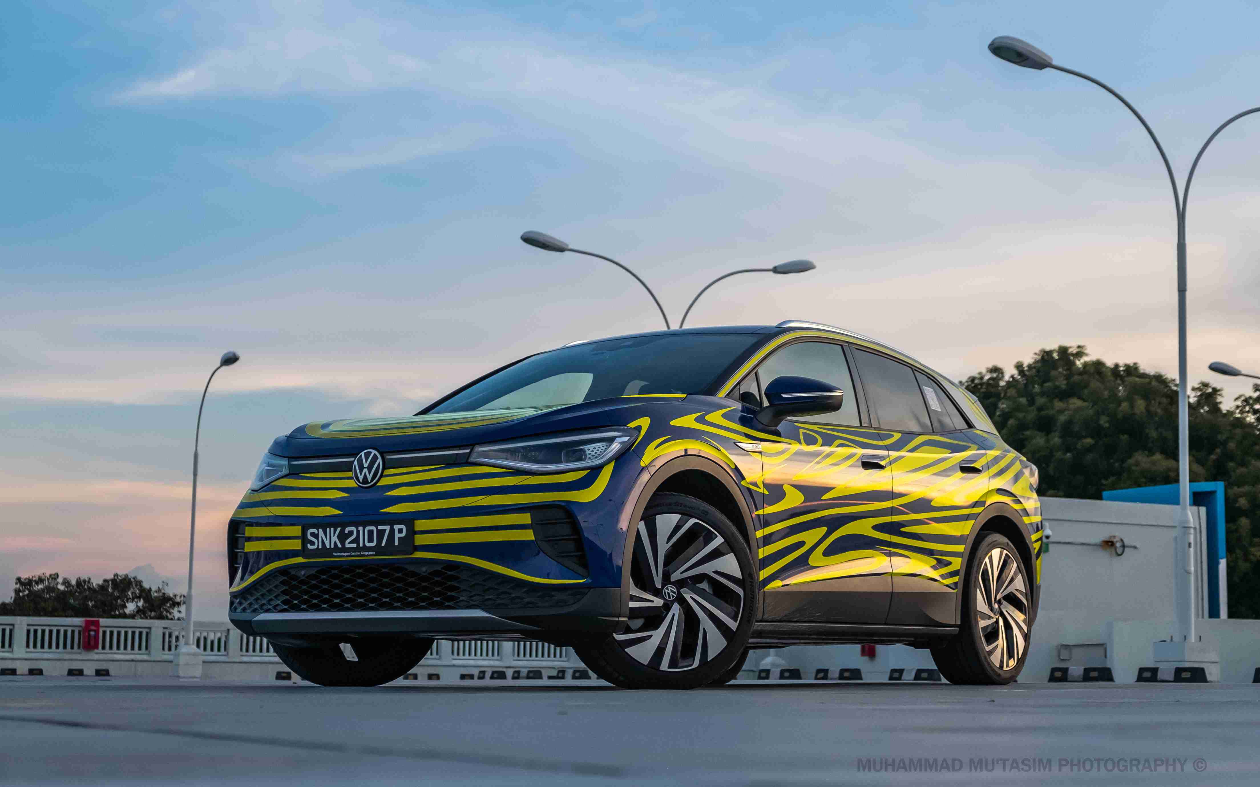 The 2024 Volkswagen ID.4 Pro Electric SUV is a Valiant Attempt at ...