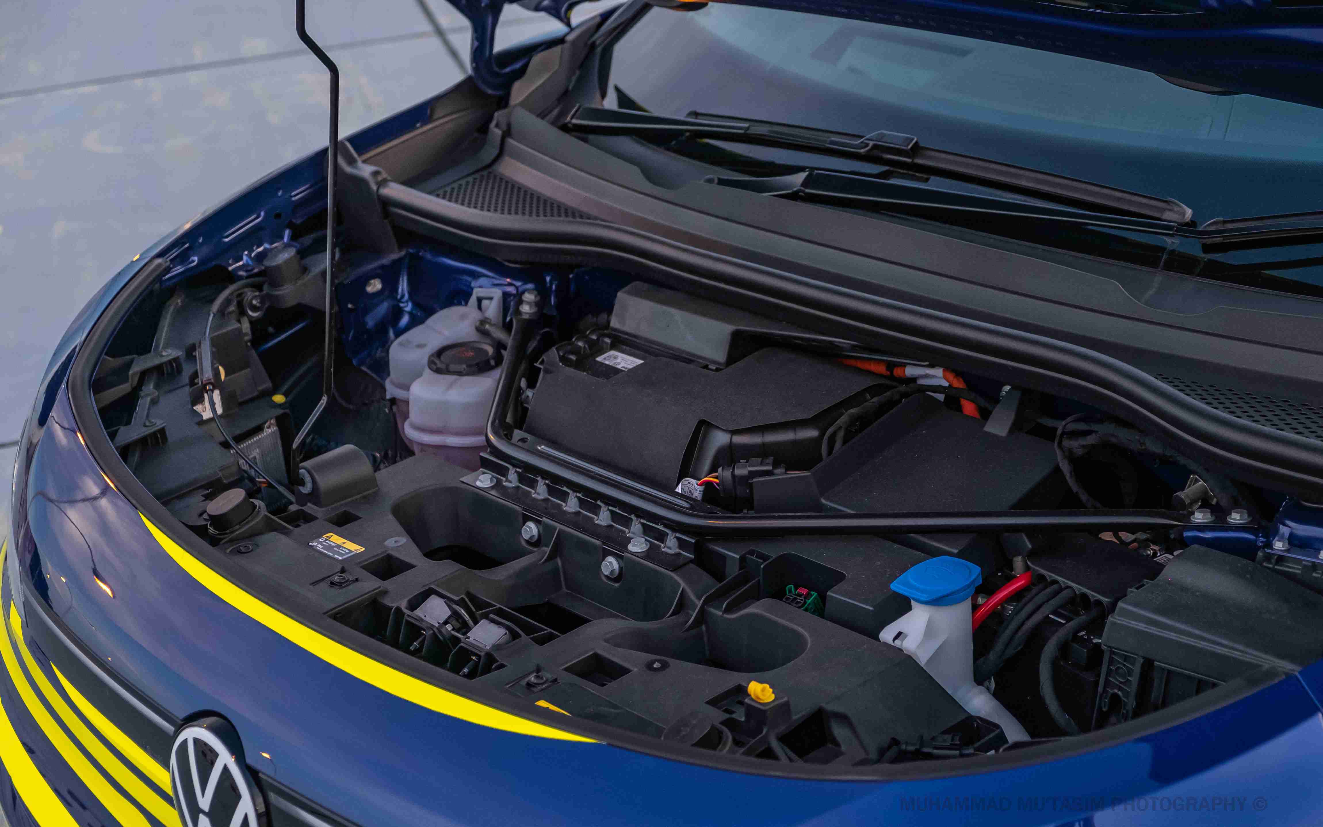 The 2024 Volkswagen ID.4 Pro Electric SUV is a Valiant Attempt at ...