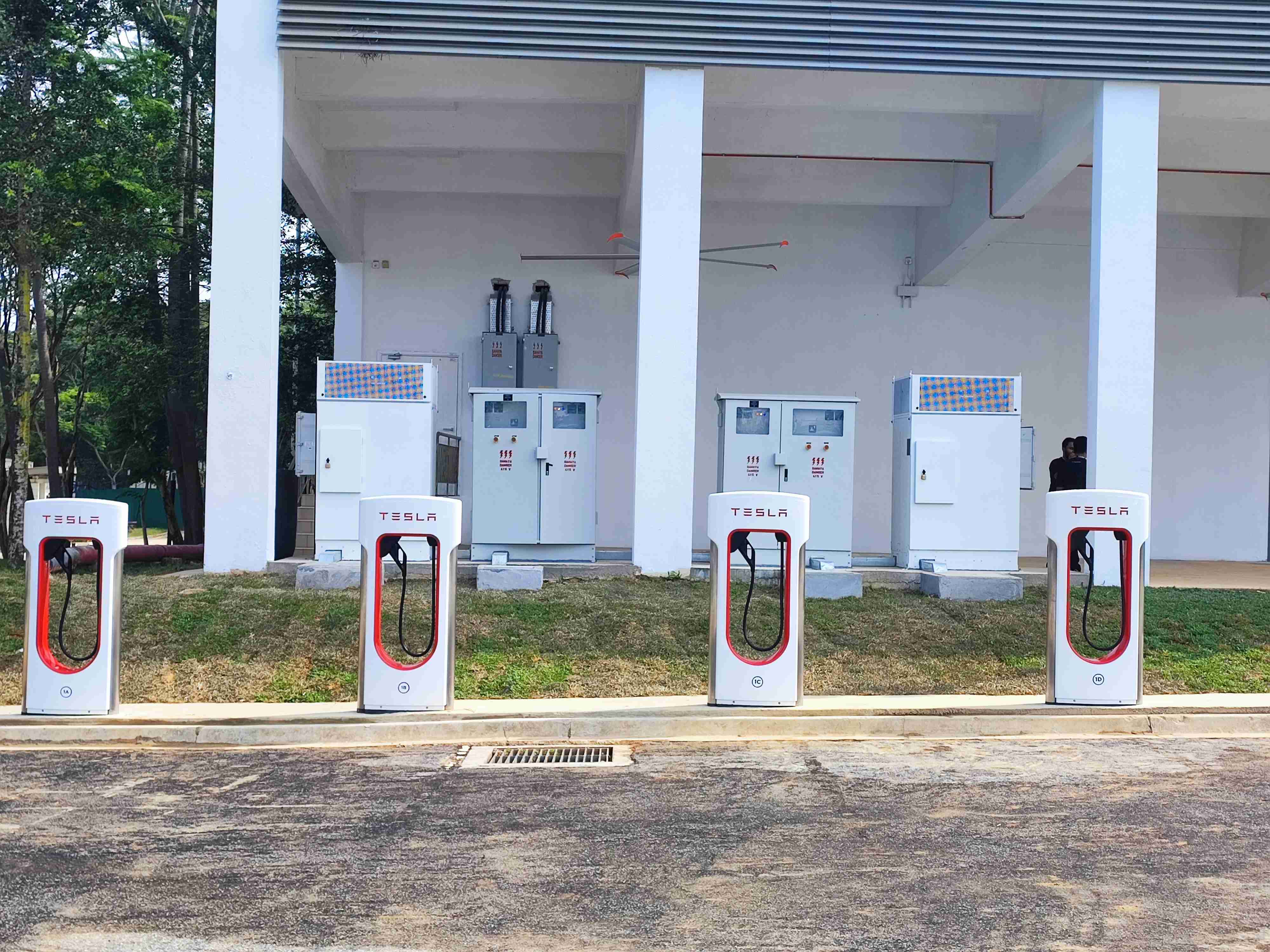 Pusat Tesla Pertama Kini Dibuka Di Cyberjaya | Artikel | Motorist Malaysia