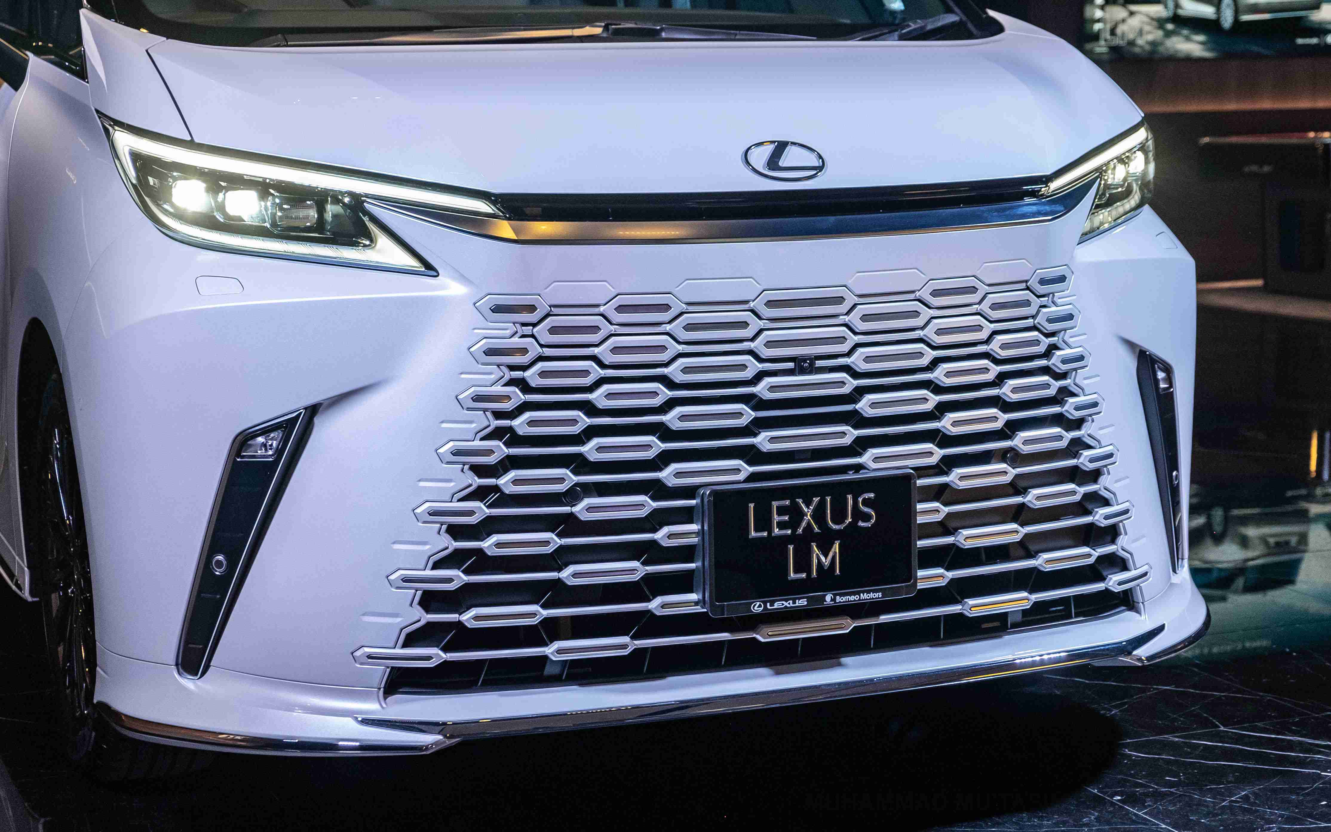 Lexus LM Rolls Into Town: Because the Toyota Vellfire Just Ain't Fancy ...