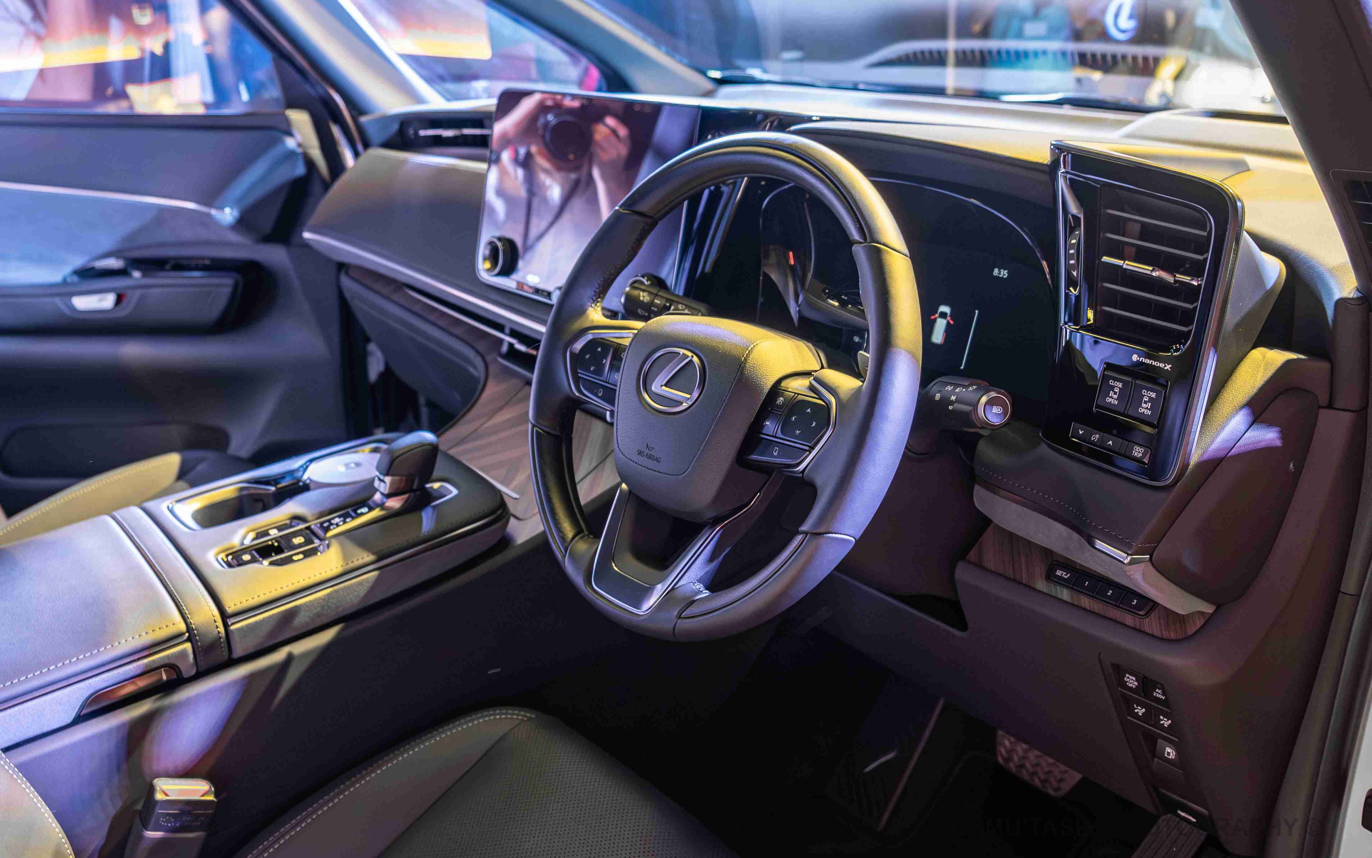 Lexus LM Rolls Into Town: Because the Toyota Vellfire Just Ain't Fancy ...
