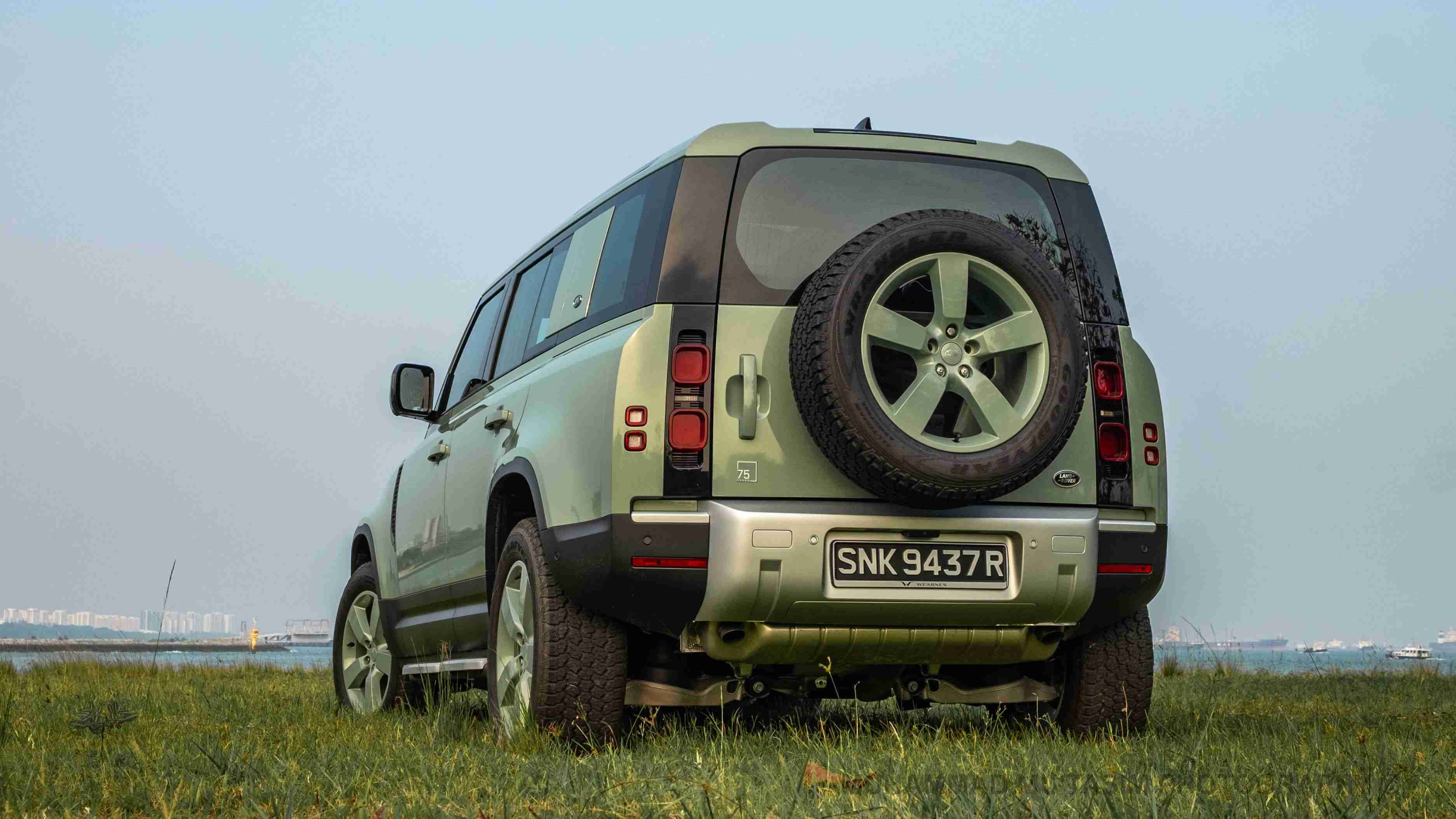 mReview: Land Rover Defender 110 75th Anniversary Limited Edition ...