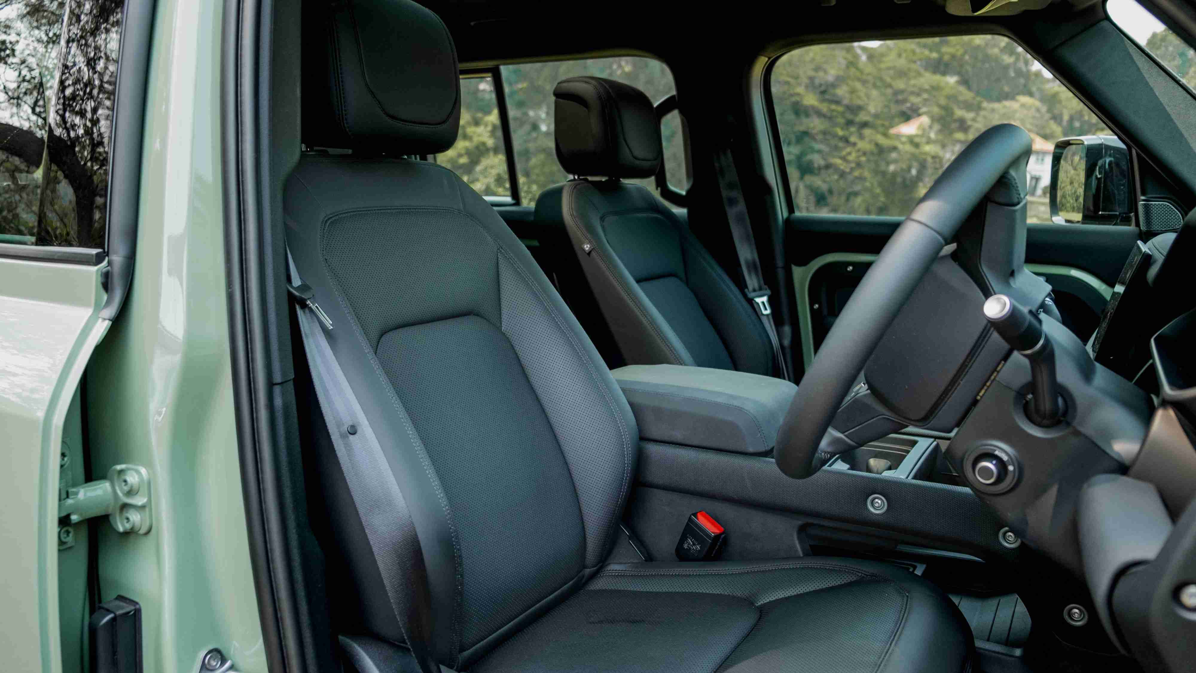 mReview: Land Rover Defender 110 75th Anniversary Limited Edition ...