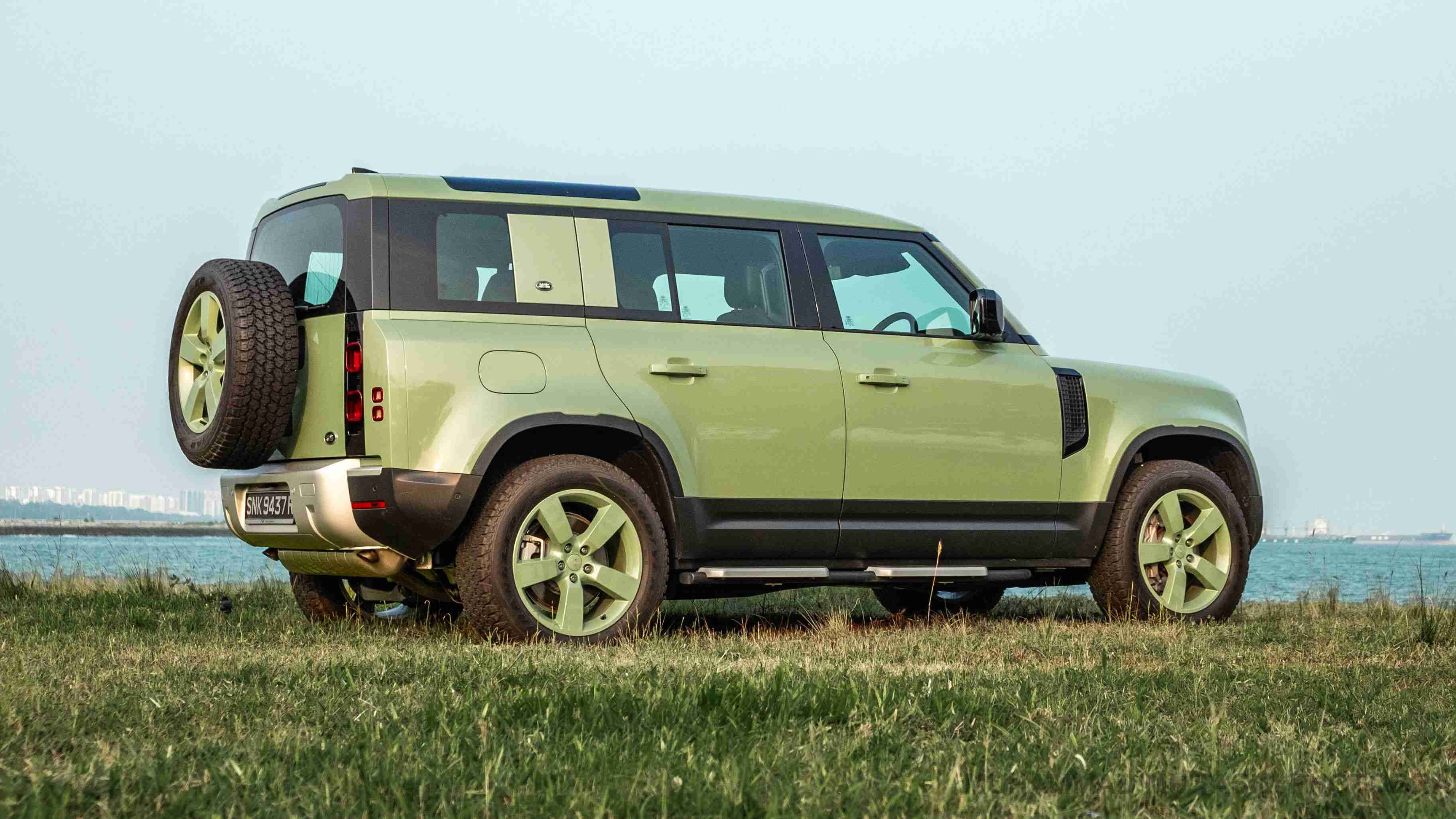 mReview: Land Rover Defender 110 75th Anniversary Limited Edition ...