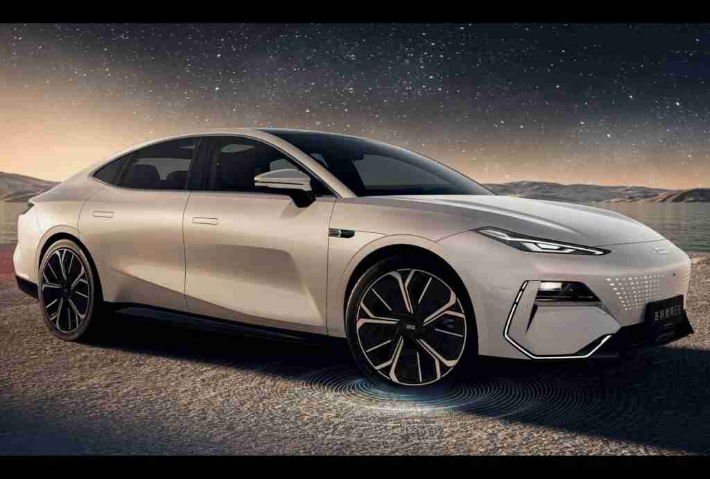 Geely Galaxy E8 Electric Sedan: คู่แข่งที่น่าจับตามองสำหรับ Tesla และ ...