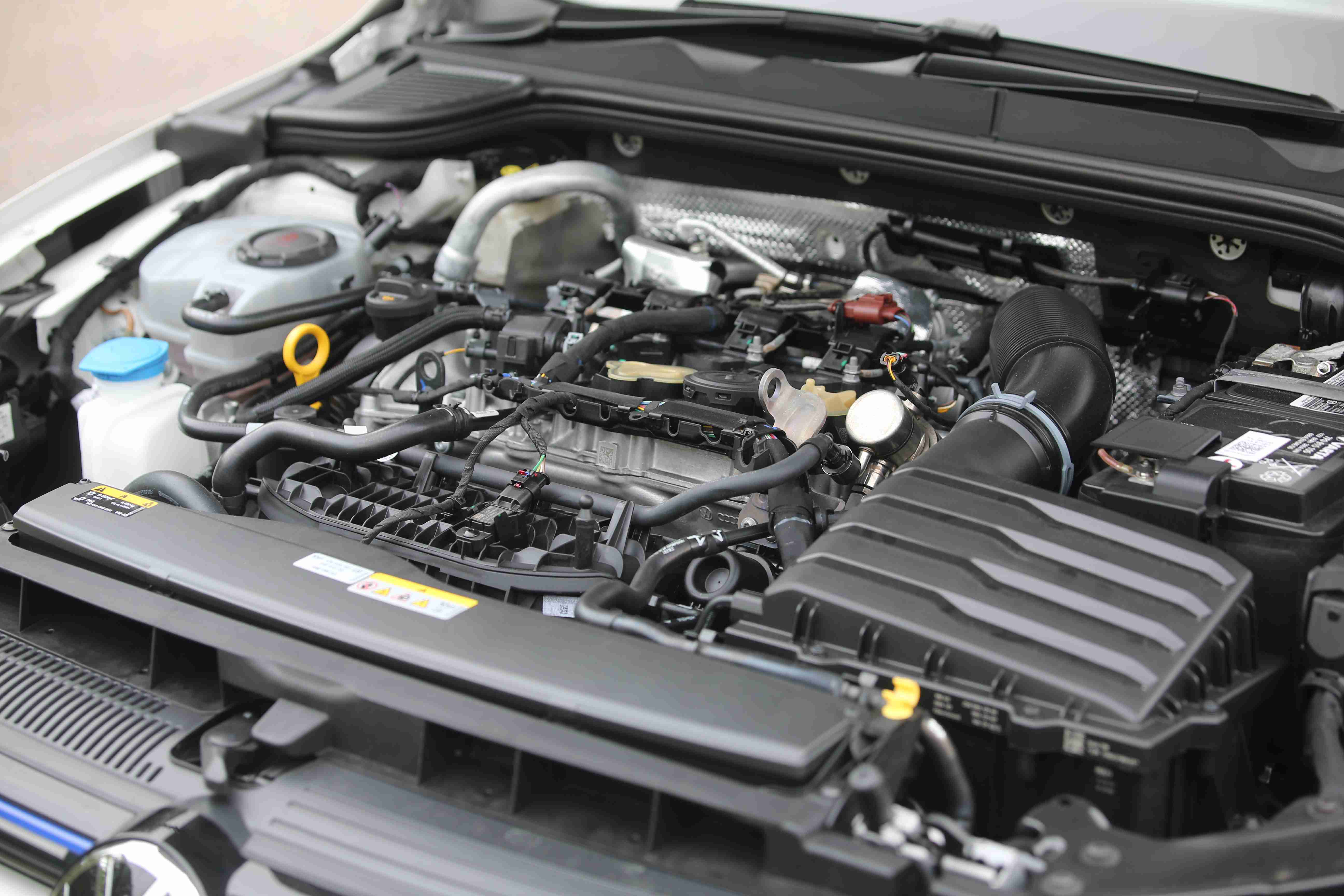 mReview: Volkswagen Golf R – The Hottest Of Hatches | Articles ...