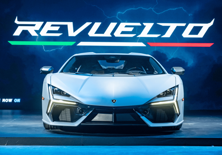 Exploring 5 special features on the newly launched Lamborghini Revuelto ...