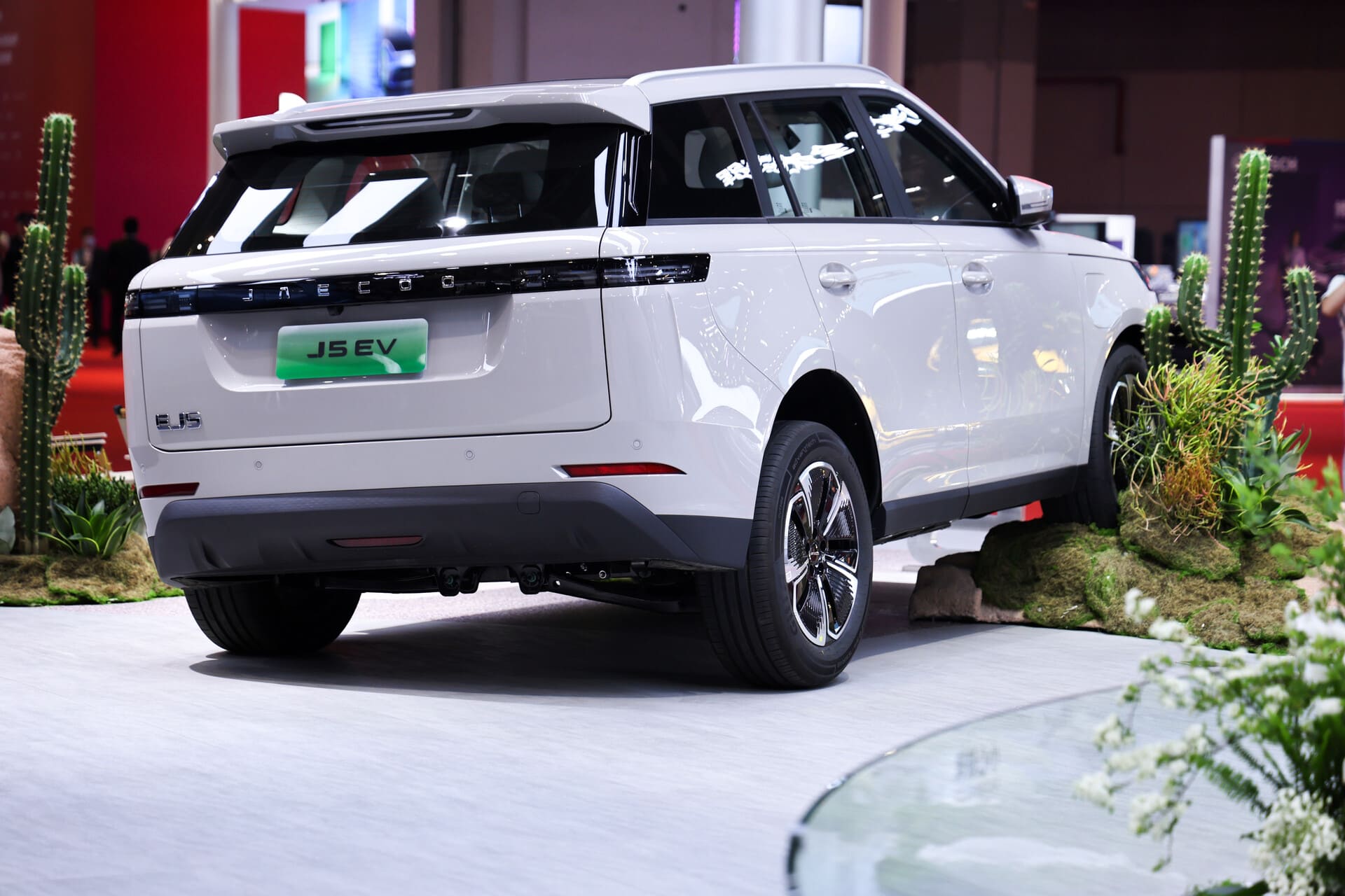 We checked out the new Omoda C7 Super Hybrid and Jaecoo J5 EV at Auto ...