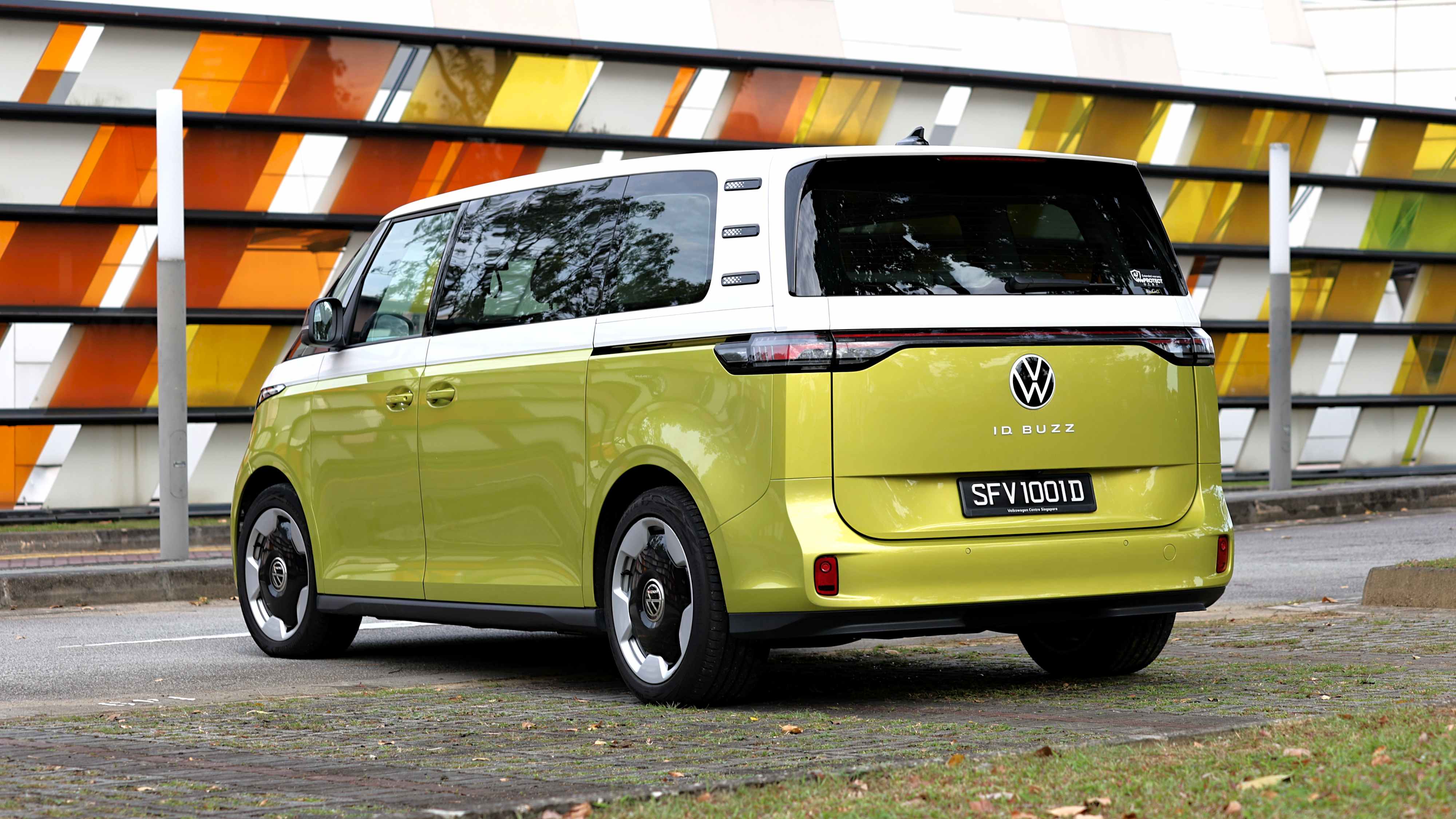 mReview: Volkswagen ID.Buzz Pro LWB 7-seater – Big Friendly Giant ...