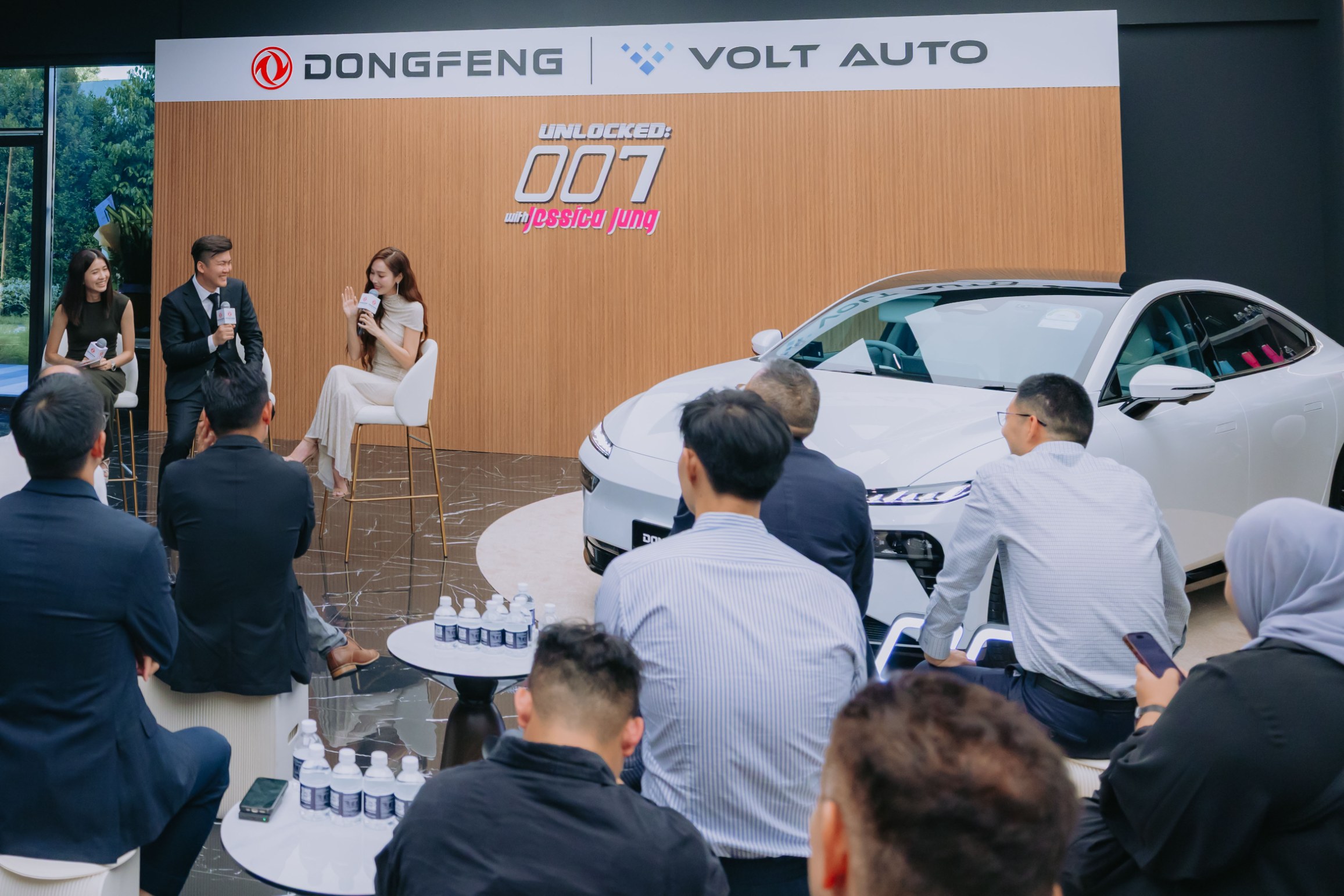 Jessica Jung supercharged the debut of Dongfeng 007 like how Jackie ...