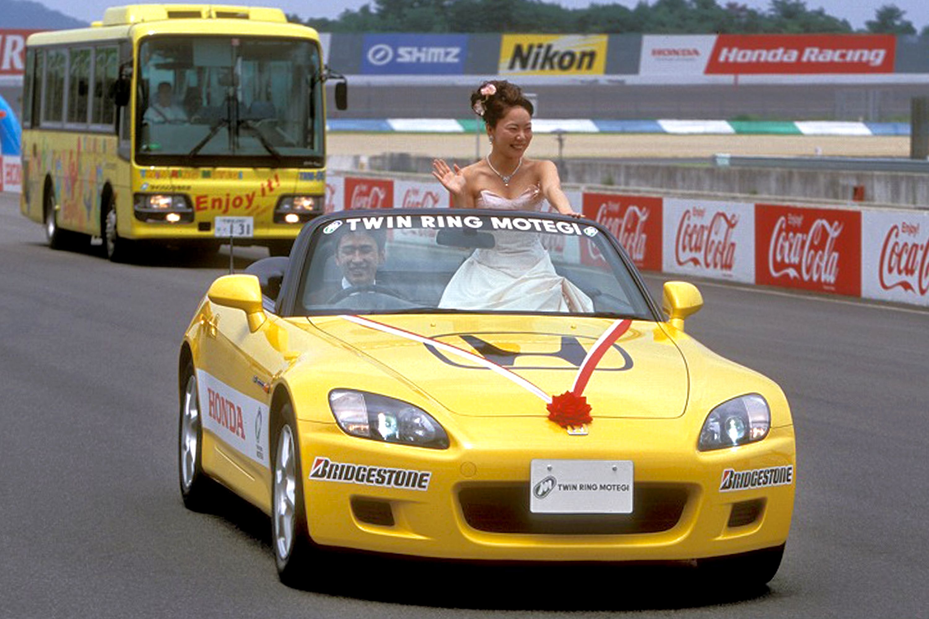 Motormouth: Dream gal + dream car = dream drive, sure steam | Articles ...