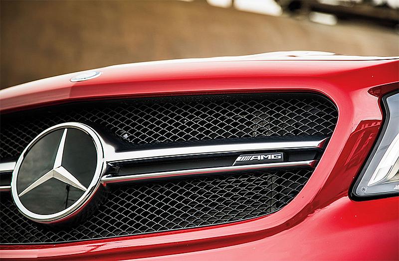 Permaisuri | Accessories - Front Grille Emblem AMG Chrome