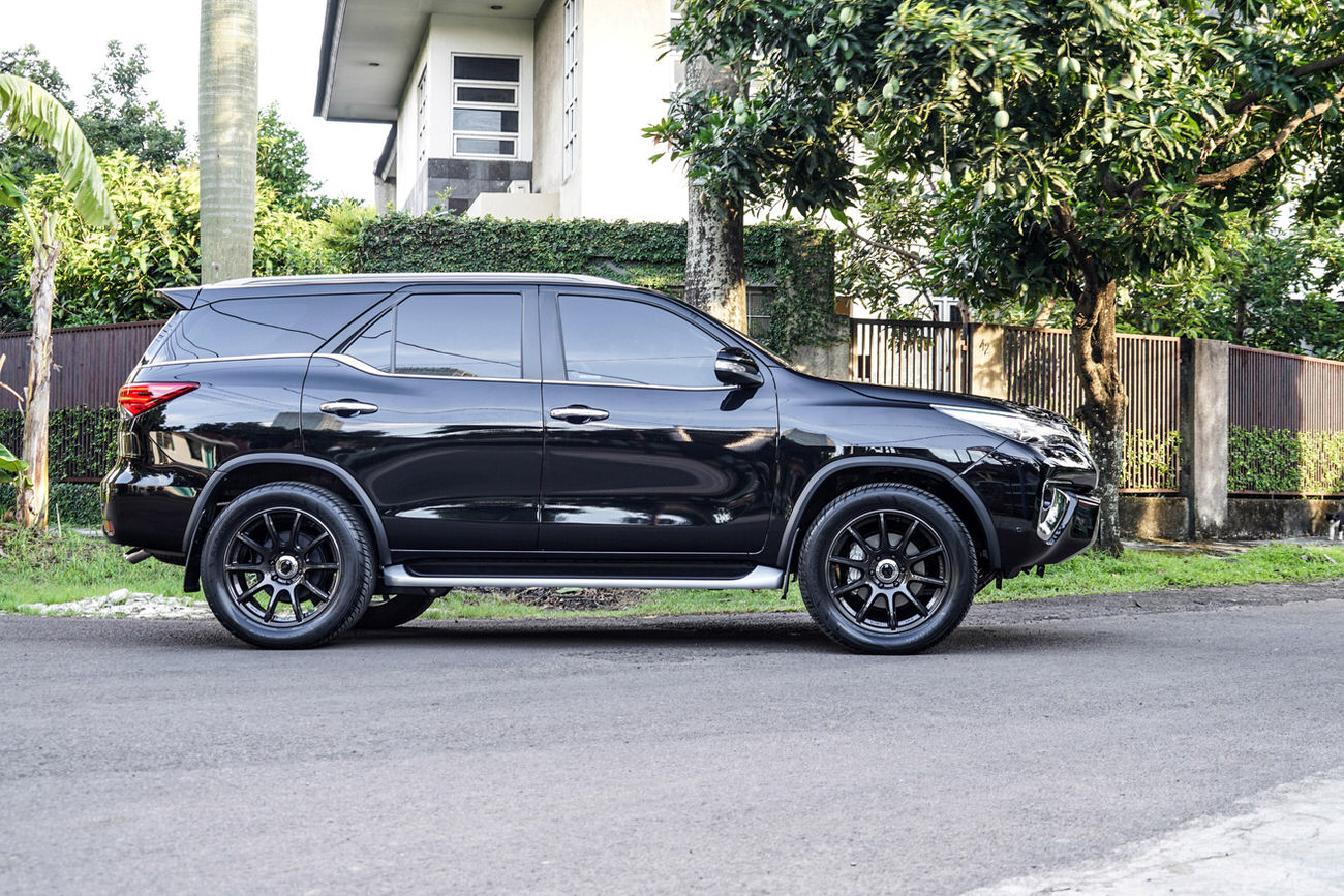 Permaisuri | Fortuner VRZ with Rays Gram Lights 57Trans-X super