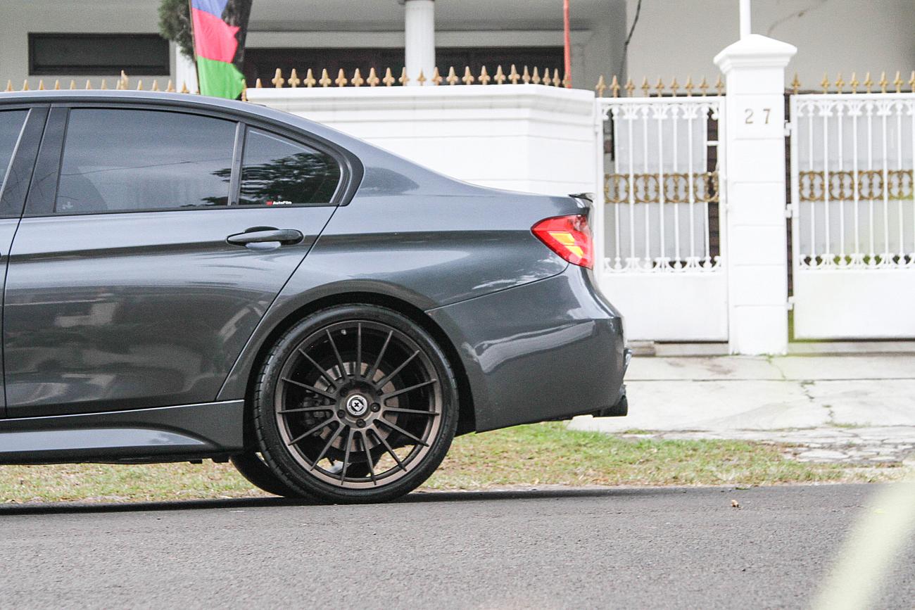 Permaisuri | HRE Flowform FF15 on a BMW F30