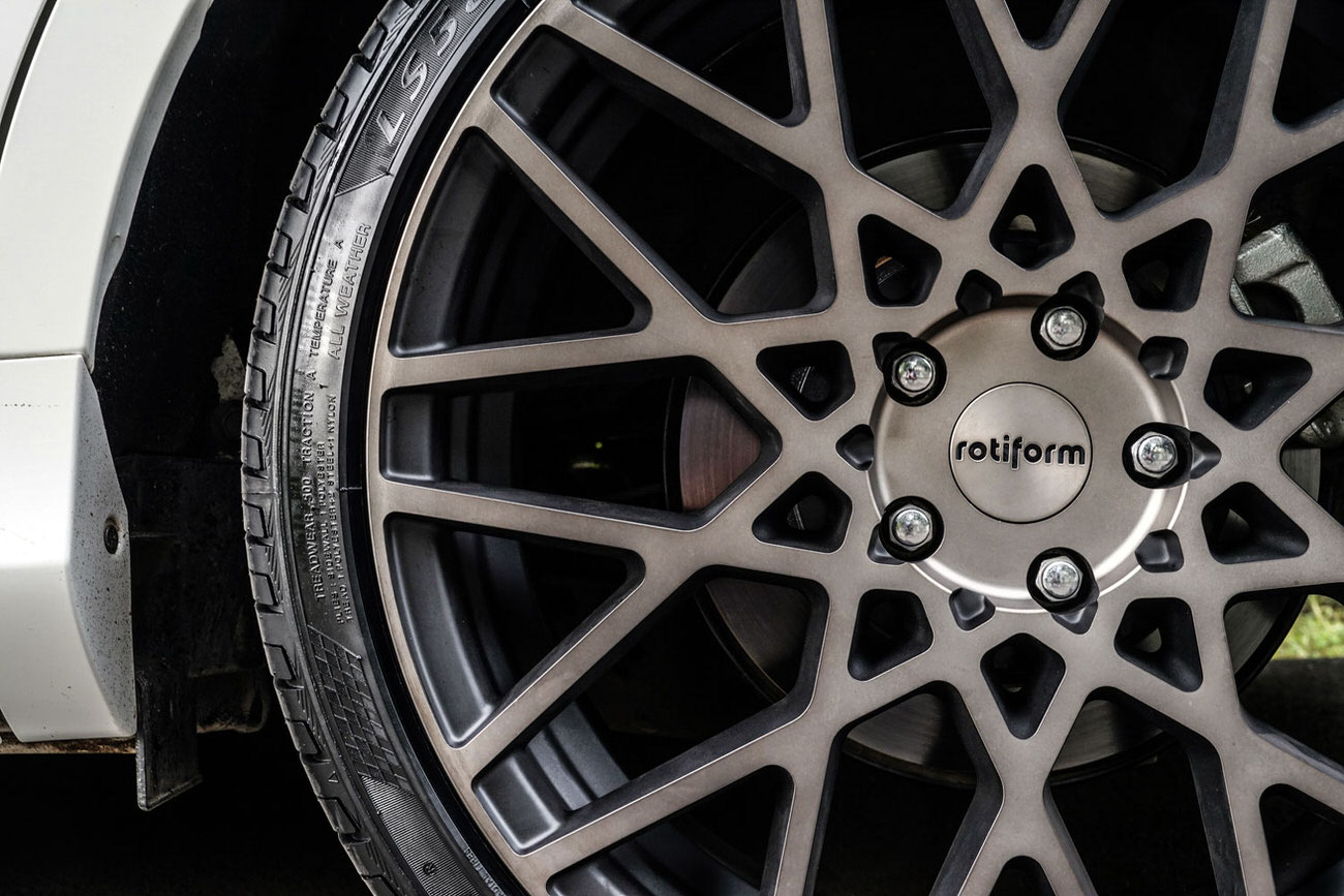 Permaisuri | Honda Odyssey VTi-L on Rotiform BLQ 20"