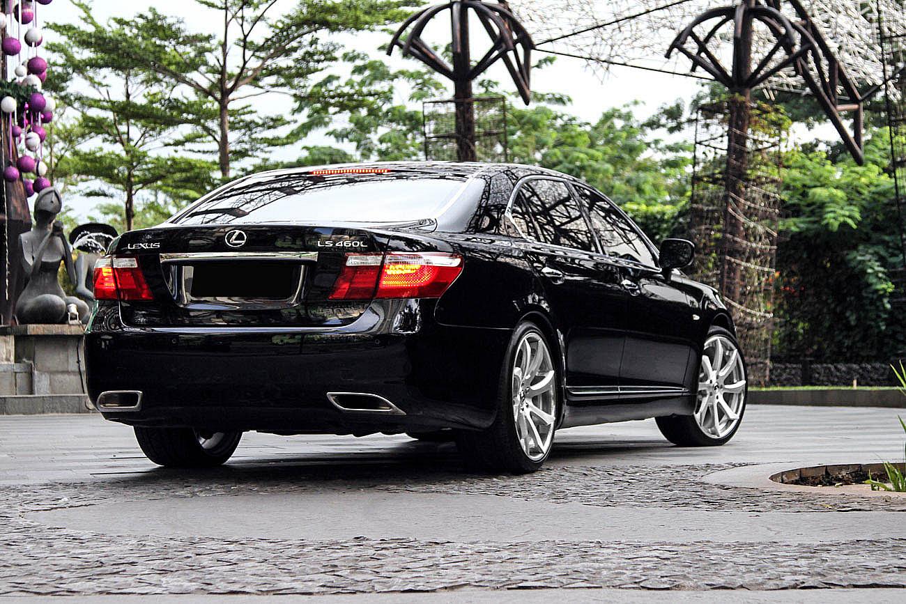 Permaisuri | Lexus LS 460L with Forgiato Fondare ECL 21"