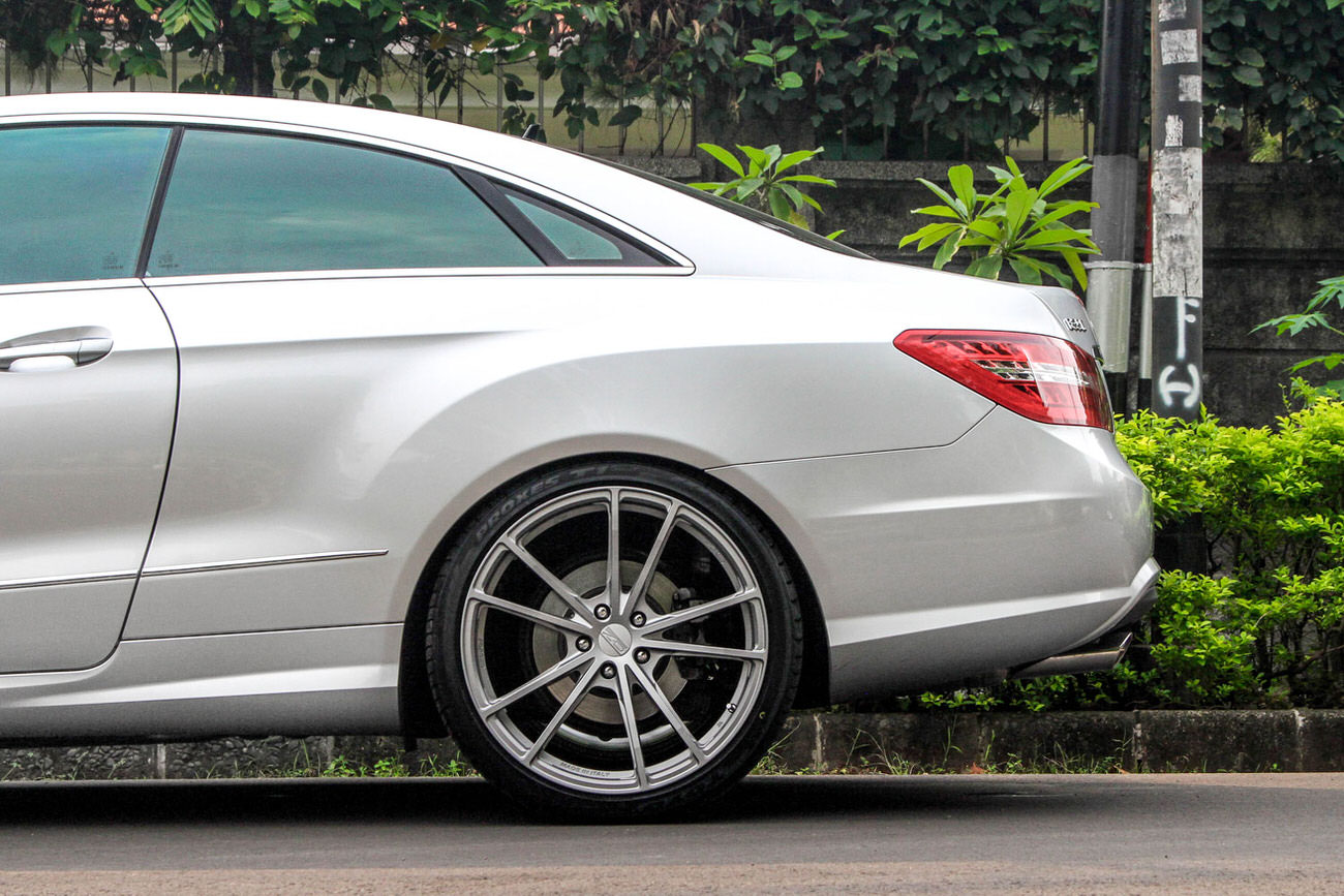 Permaisuri | Mercedes Benz E-Class Coupe C207 on OZ Racing Zeus