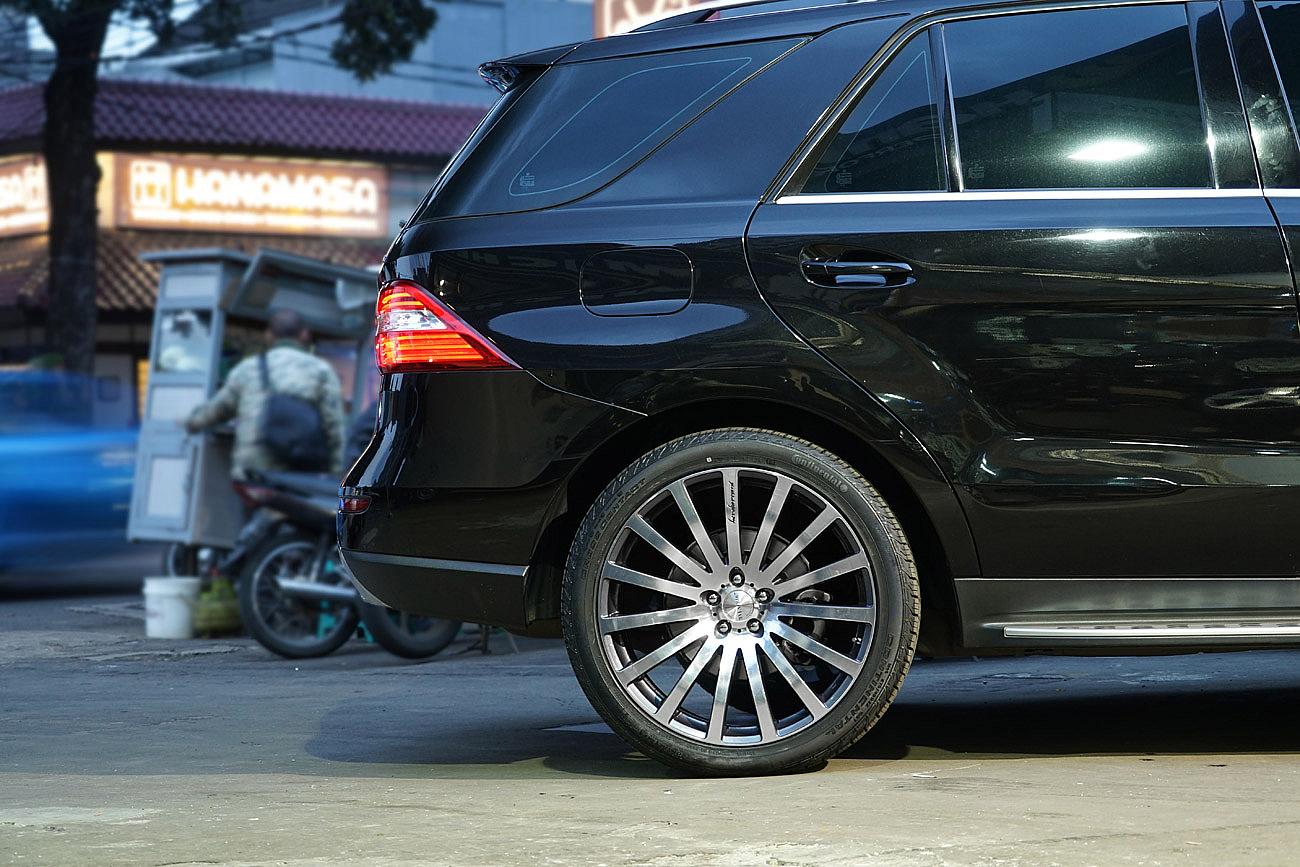 Permaisuri | Mercedes Benz ML350 W166 on Venerdi Hereborrani CL115