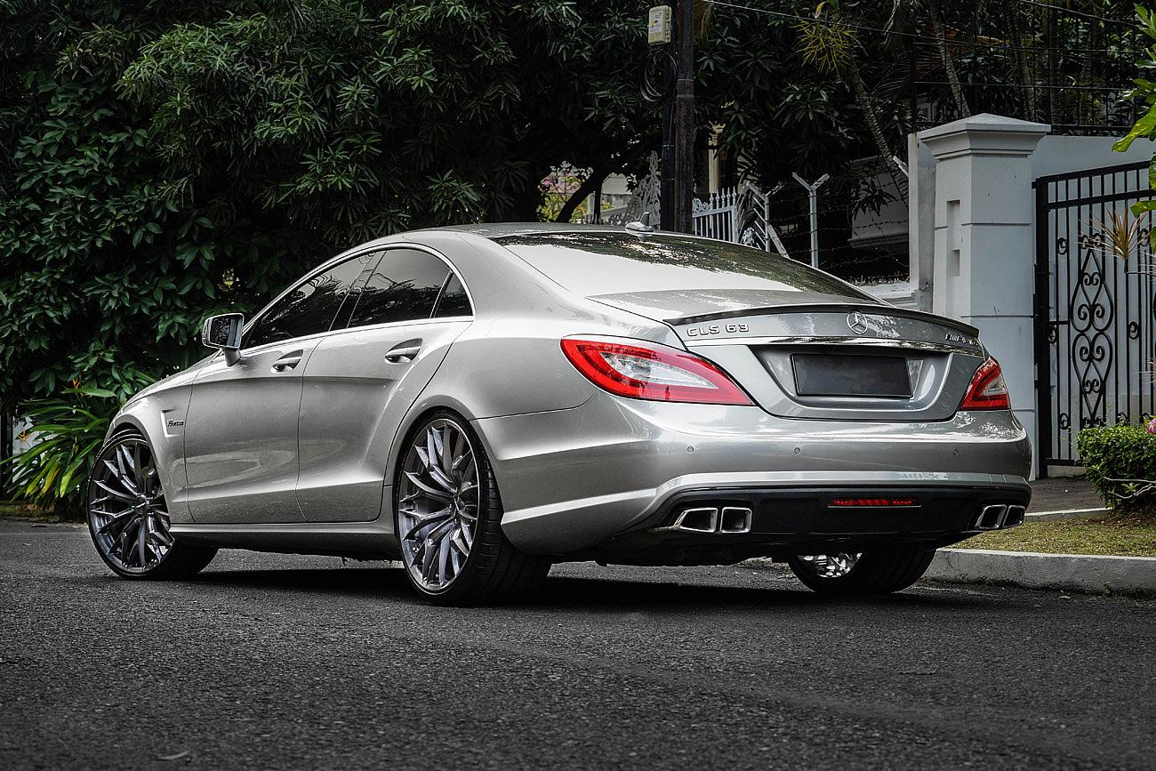 Permaisuri | Michelin PIlot Super Sport + Facewheels FW176 on CLS W218