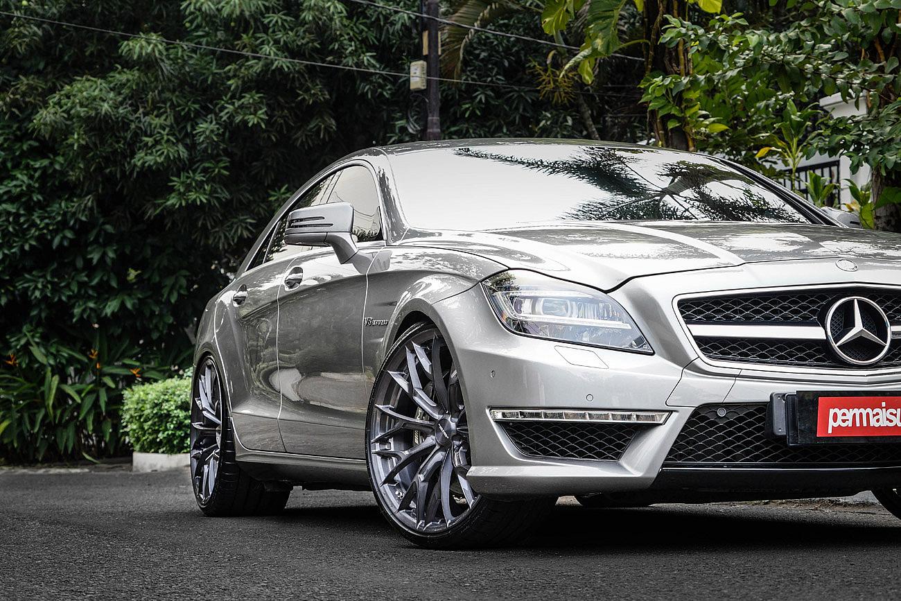 Permaisuri | Michelin PIlot Super Sport + Facewheels FW176 on CLS W218