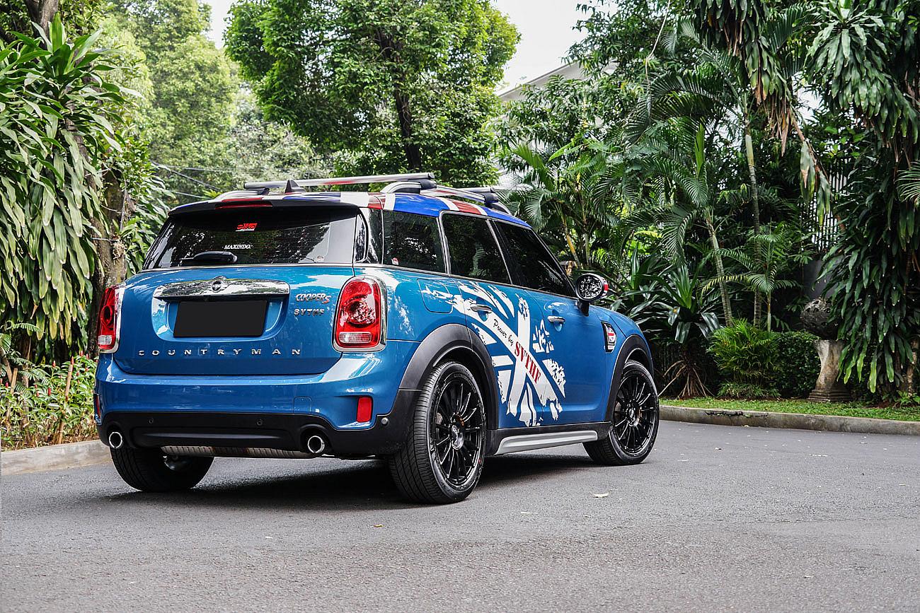Permaisuri | Mini Cooper Countryman with OZ Racing Superturismo LM B&O