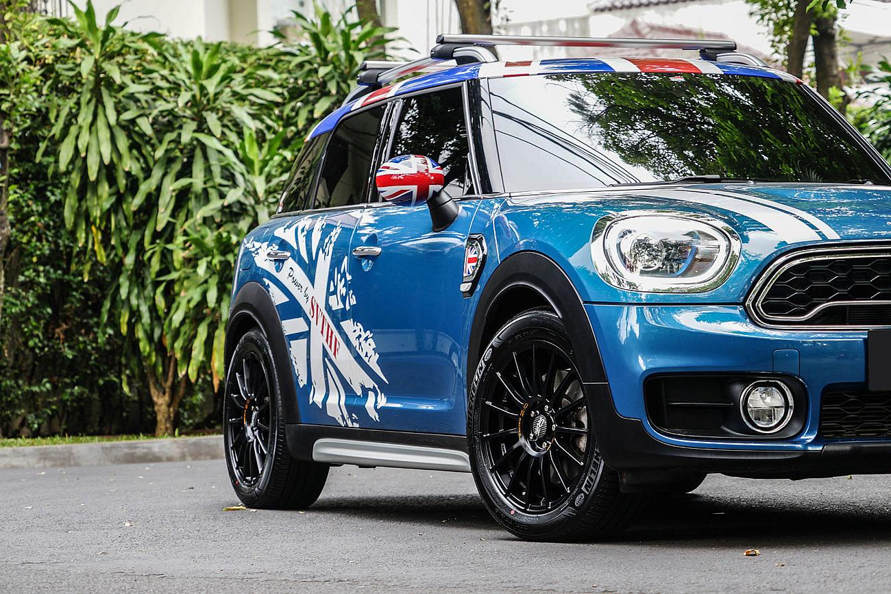 Permaisuri | Mini Cooper Countryman with OZ Racing Superturismo LM B&O