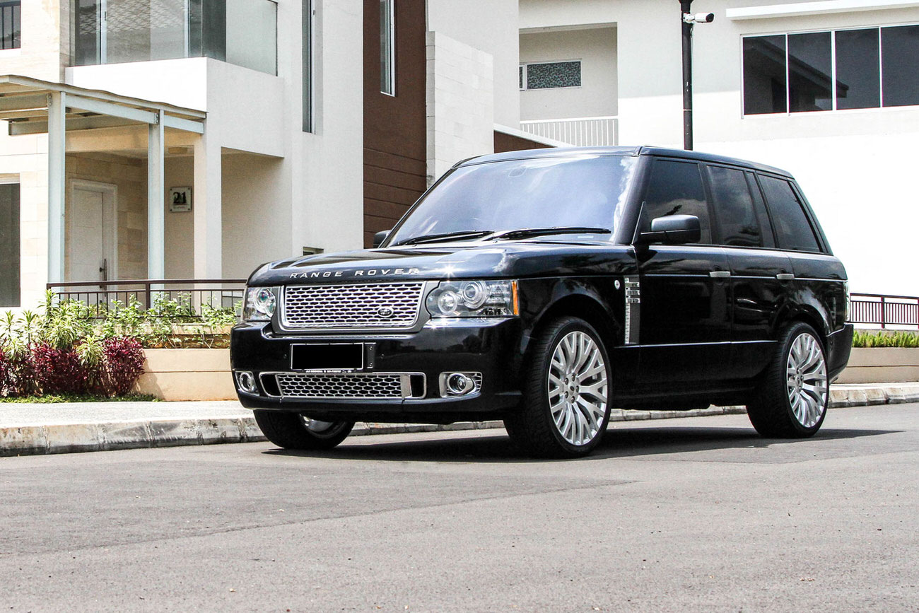 Permaisuri | Range Rover on Project KAHN COSWORTH 22"