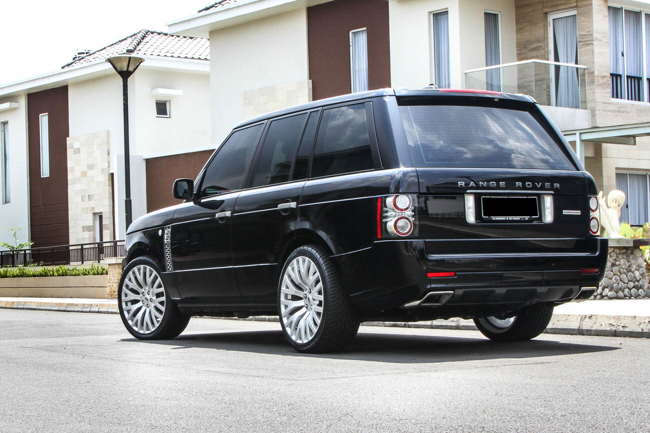 Permaisuri | Range Rover on Project KAHN COSWORTH 22"
