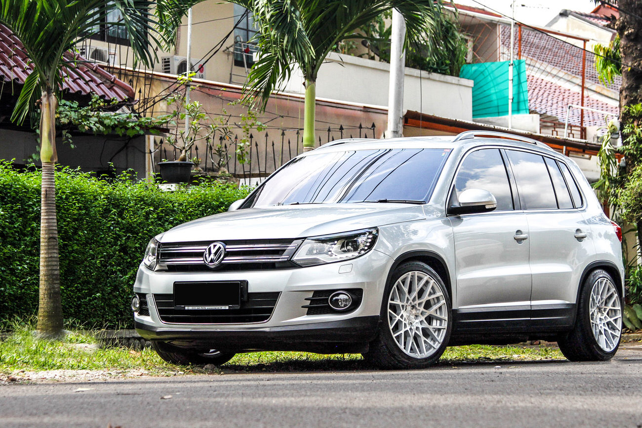 Permaisuri | VW Tiguan with Rotiform BLQ 19"