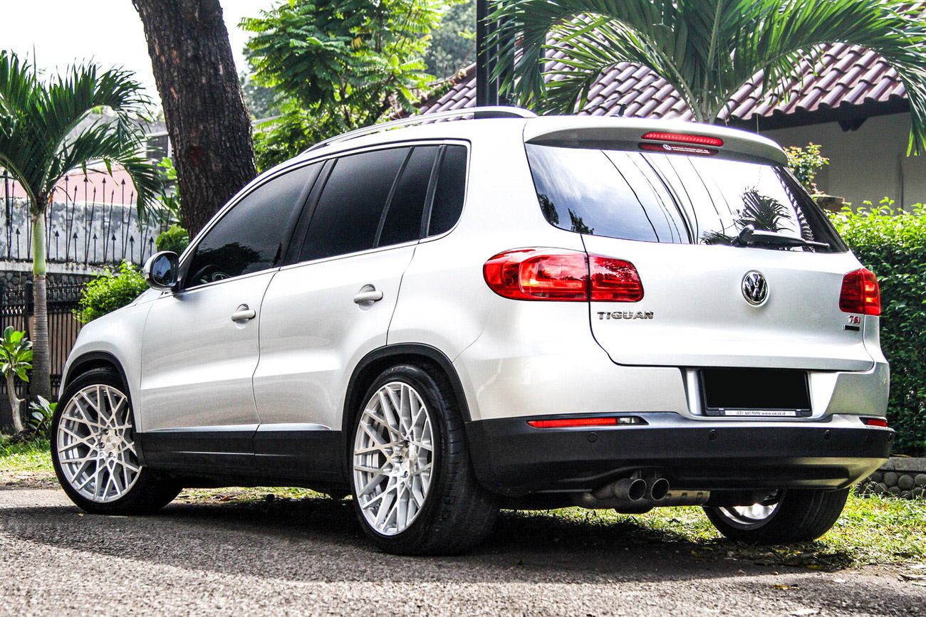 Permaisuri | VW Tiguan with Rotiform BLQ 19"