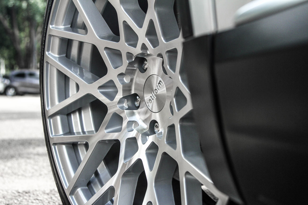 Permaisuri | VW Tiguan with Rotiform BLQ 19"