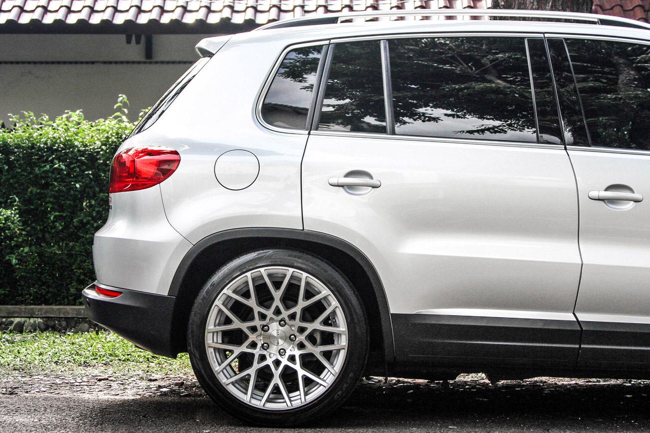 Permaisuri | VW Tiguan with Rotiform BLQ 19"