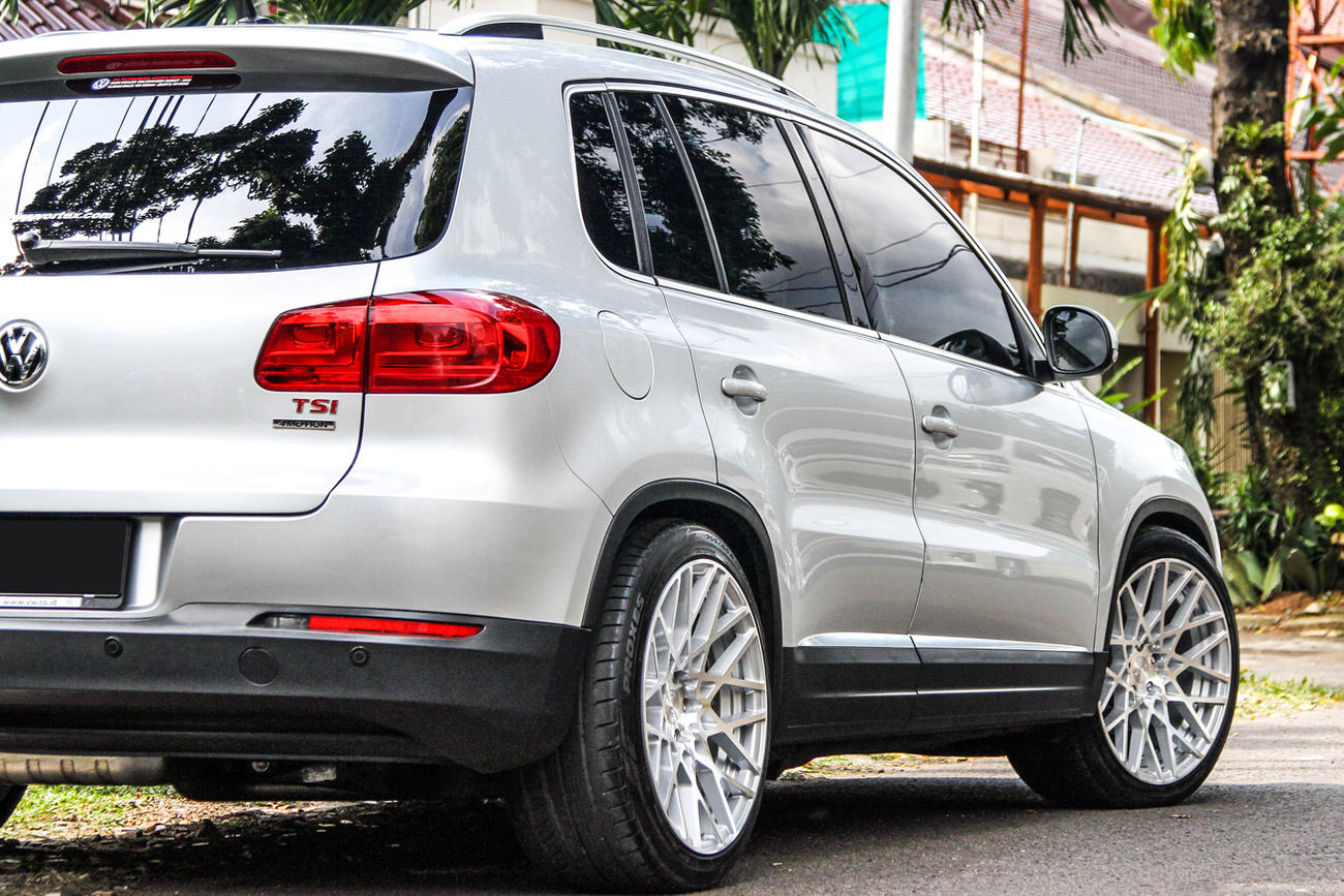 Permaisuri | VW Tiguan with Rotiform BLQ 19"