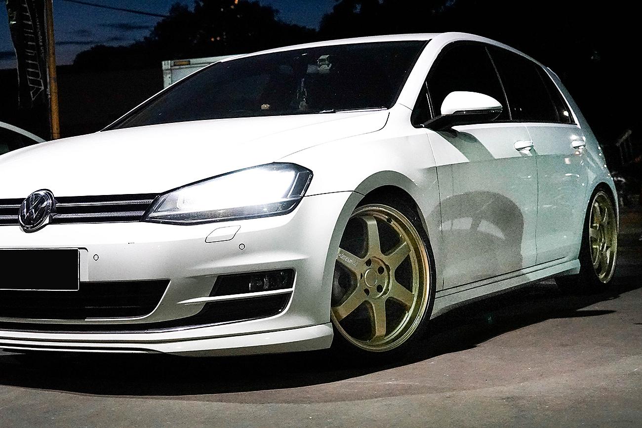 Permaisuri | Volkswagen Golf MK VII with Rays TE37 Ultra 19"