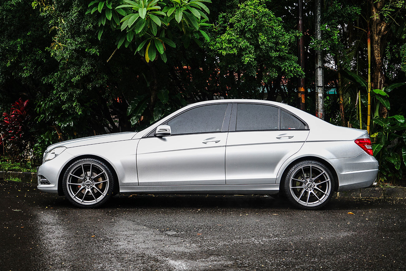 Permaisuri | Mercedes Benz W204+OZ Racing Leggera HLT