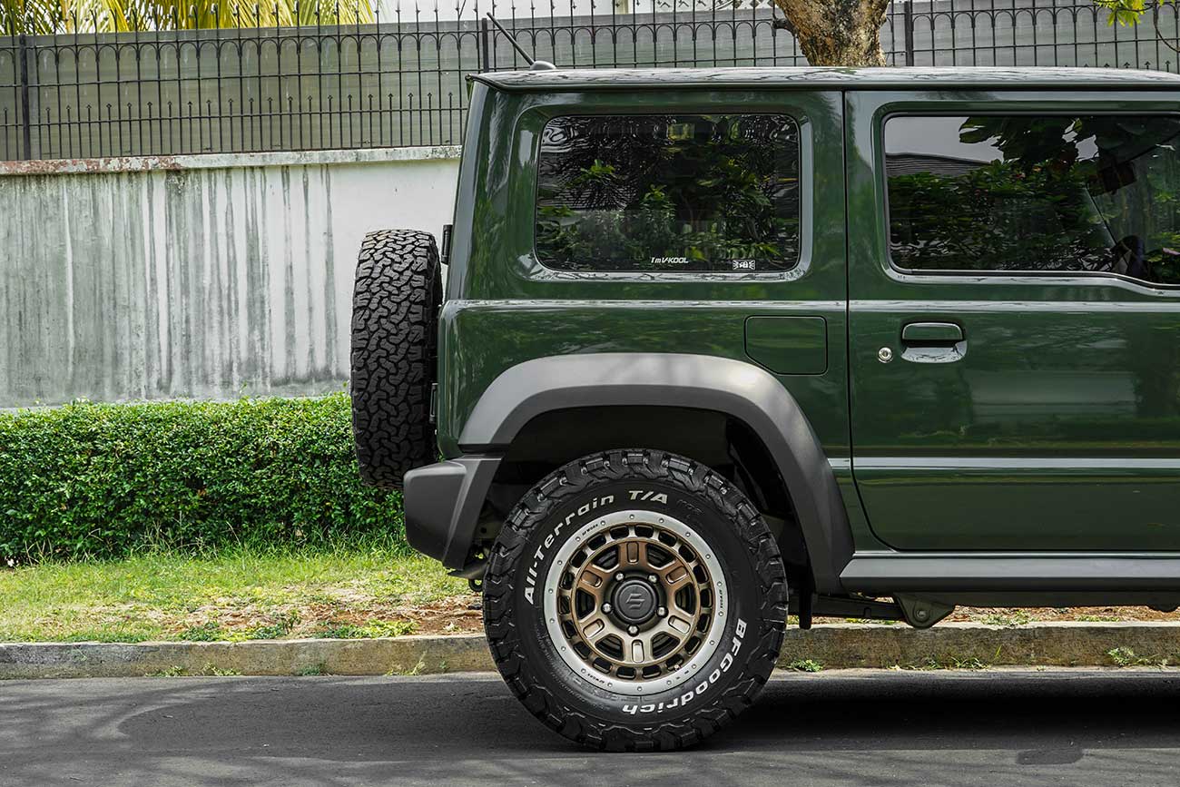 Permaisuri | Work Crag T-Grabic 2 with Suzuki Jimny