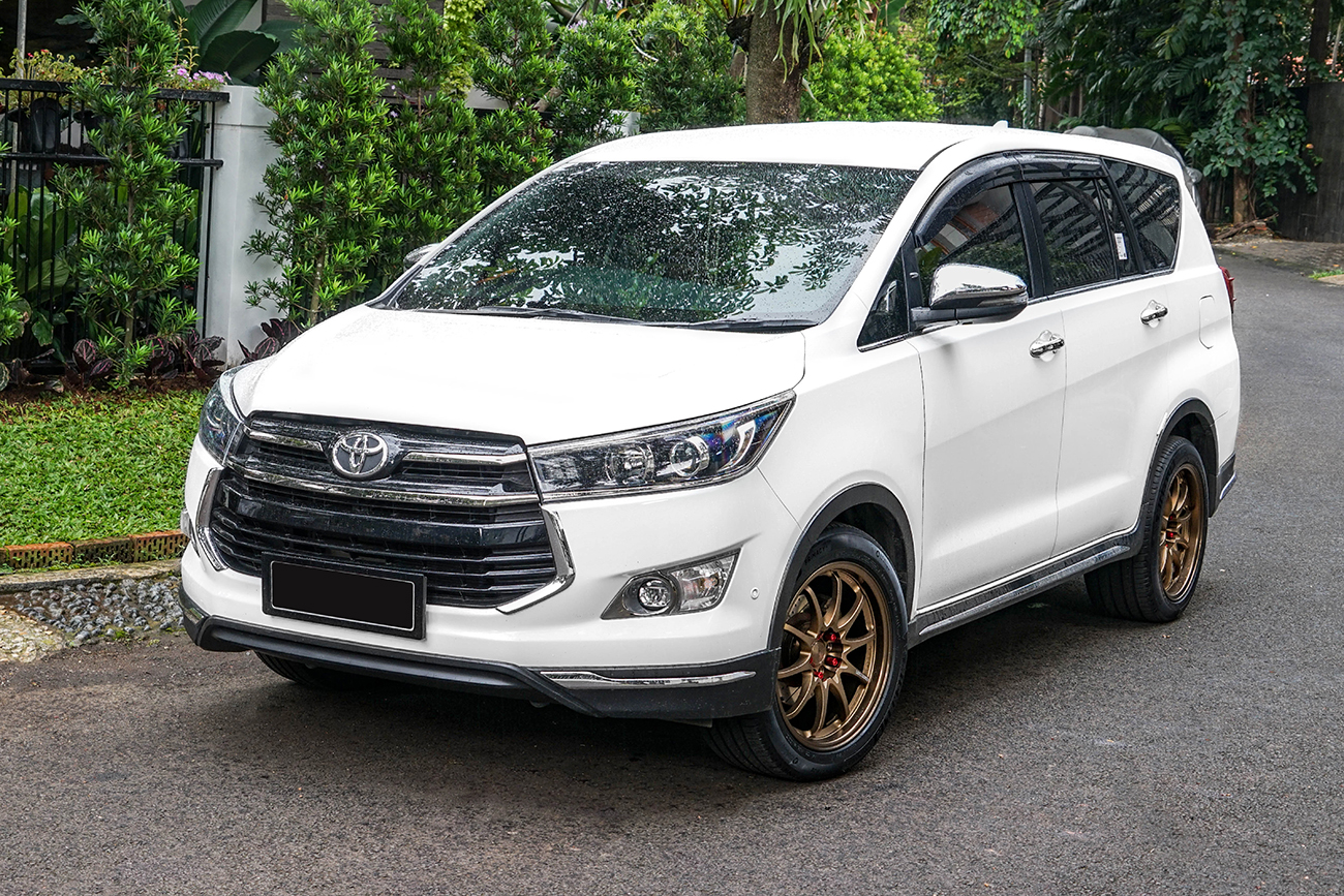 Permaisuri | Rays Volk Racing CE28N with Toyota Kijang Innova Venturer