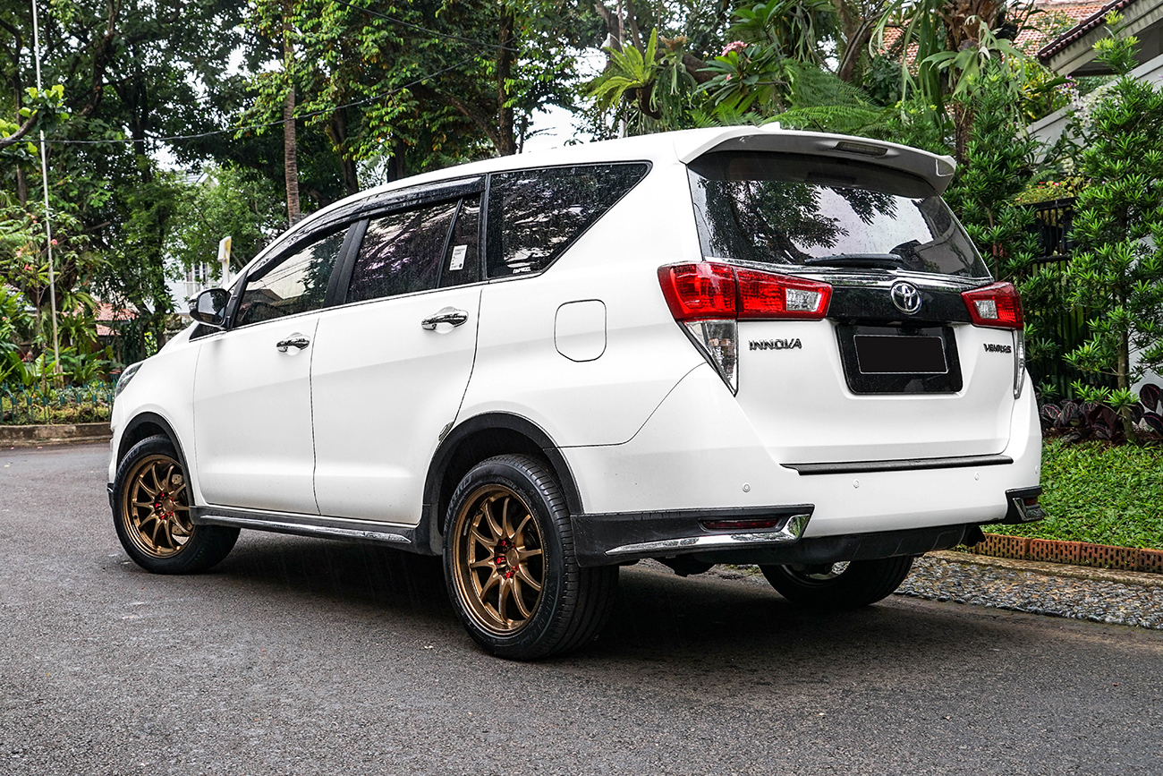 Permaisuri | Rays Volk Racing CE28N with Toyota Kijang Innova Venturer
