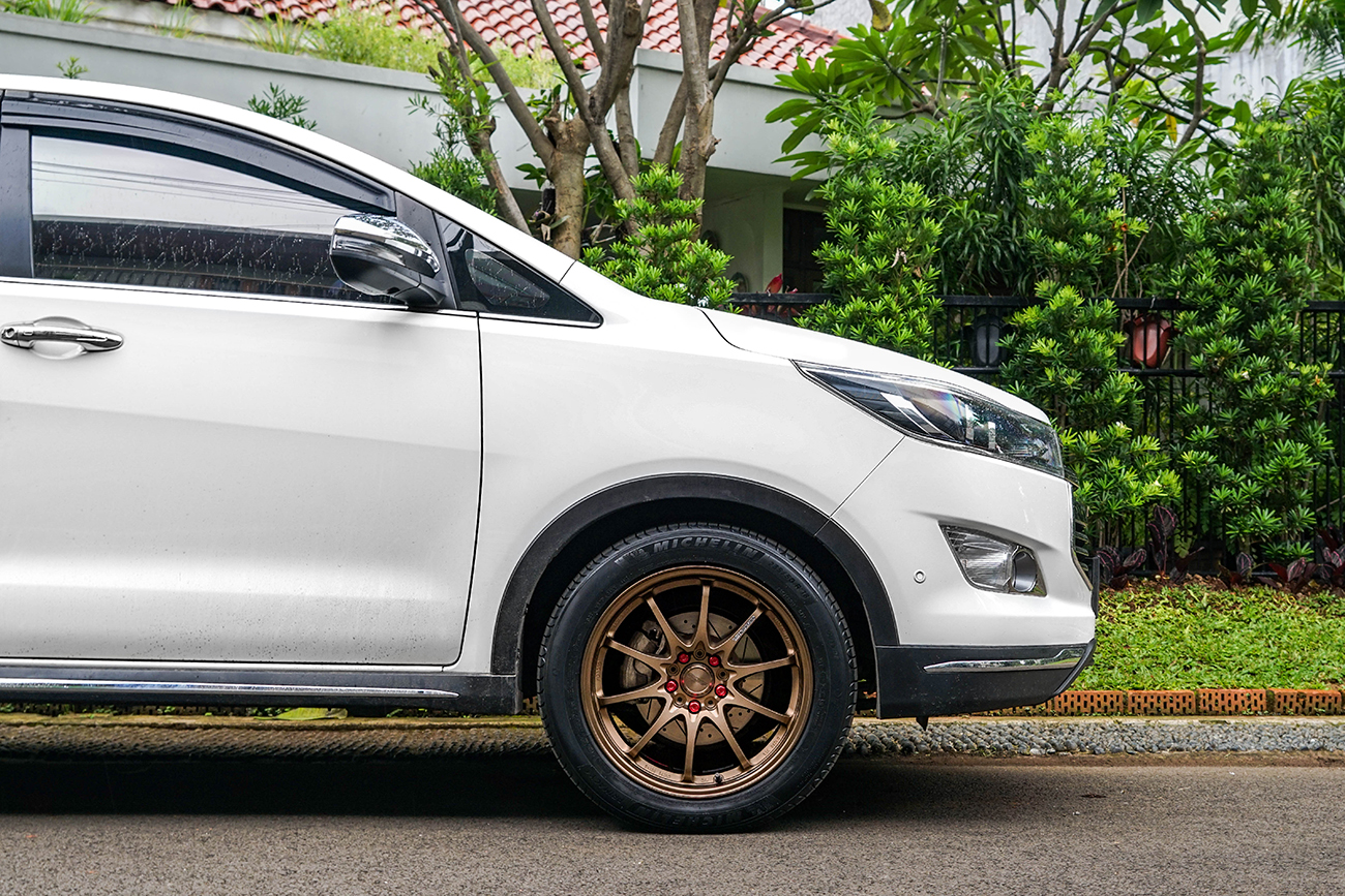 Permaisuri | Rays Volk Racing CE28N with Toyota Kijang Innova Venturer