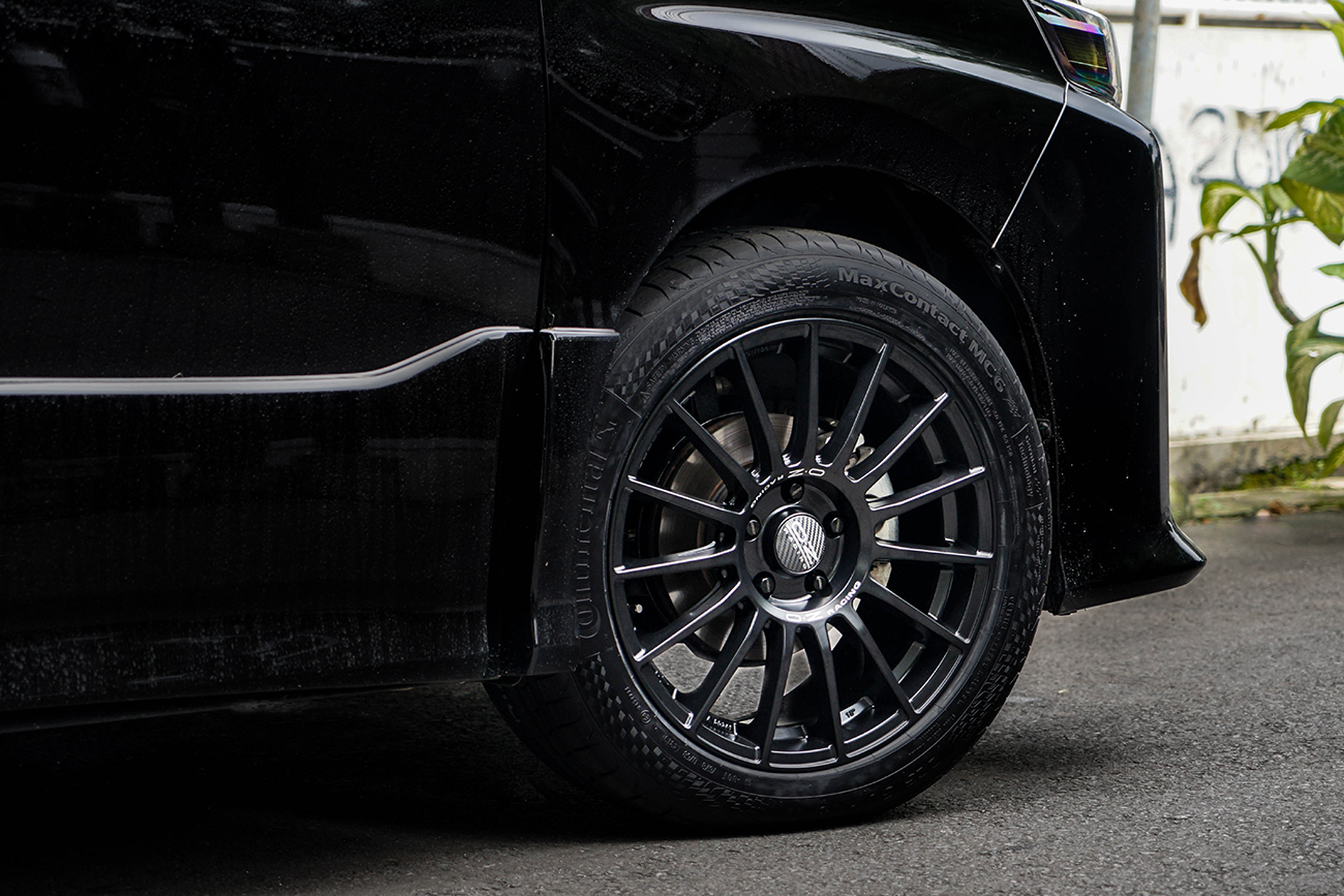 Permaisuri | OZ Racing Superturismo LM on Toyota Voxy R80