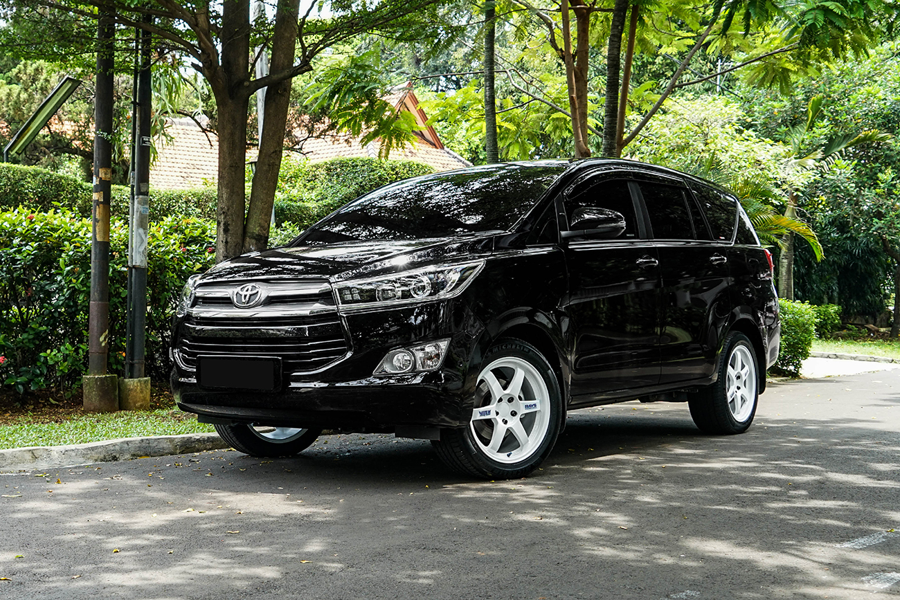 Permaisuri | Rays Volk Racing TE37 OG with Toyota Kijang Innova Reborn