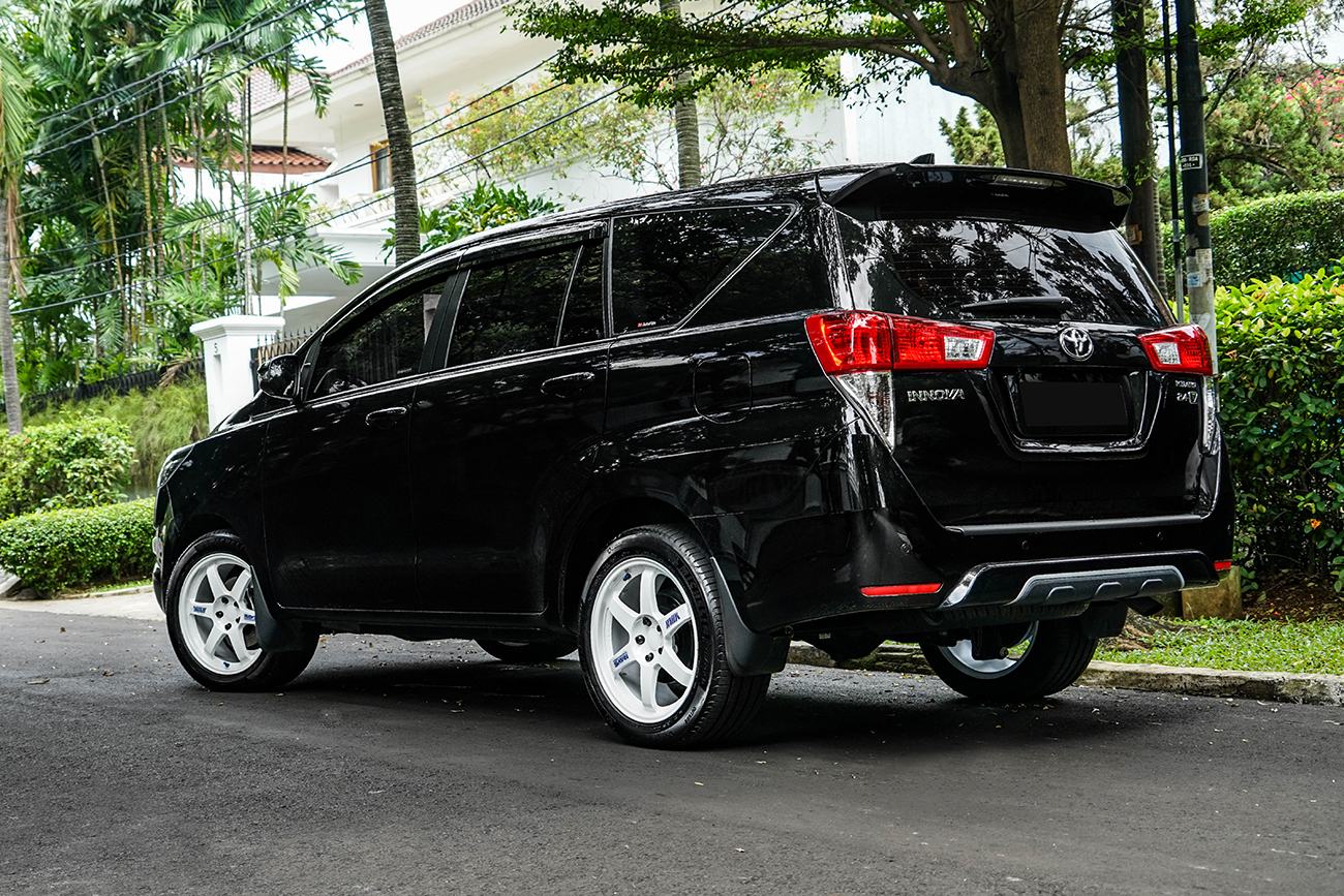 Permaisuri | Rays Volk Racing TE37 OG with Toyota Kijang Innova Reborn