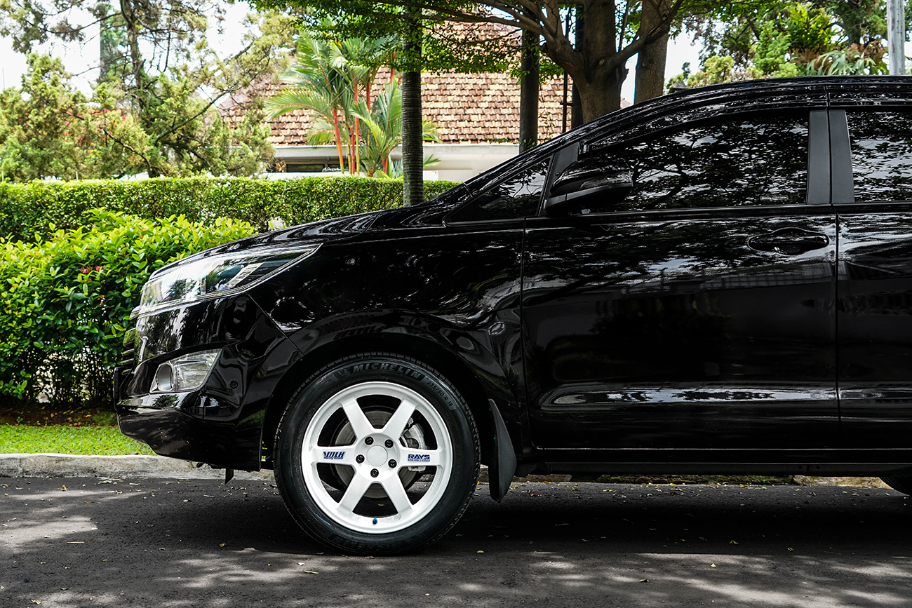 Permaisuri | Rays Volk Racing TE37 OG with Toyota Kijang Innova Reborn