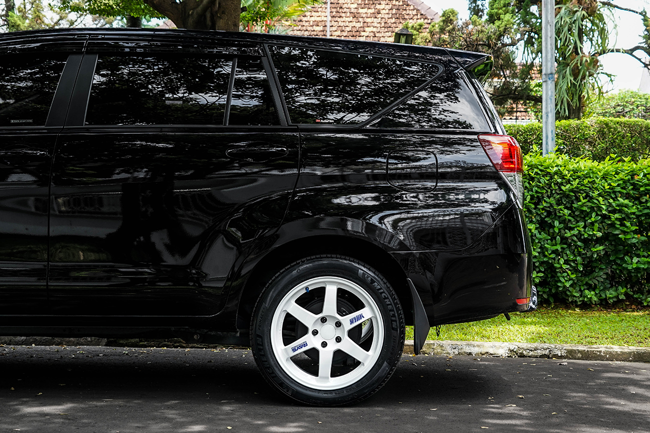 Permaisuri | Rays Volk Racing TE37 OG with Toyota Kijang Innova Reborn