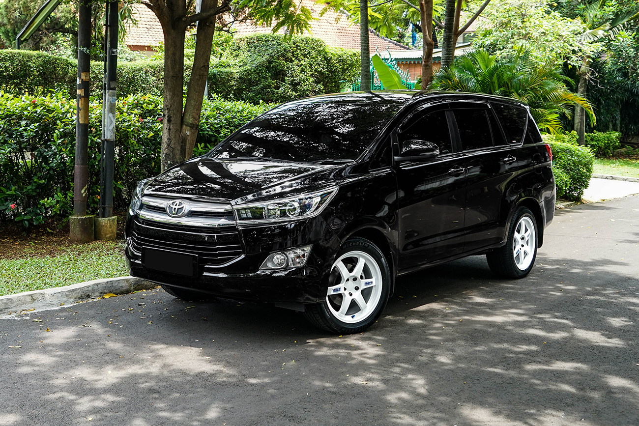 Permaisuri | Rays Volk Racing TE37 OG with Toyota Kijang Innova Reborn