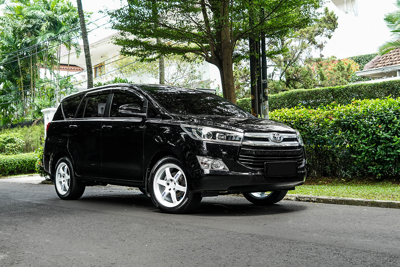 Permaisuri | Rays Volk Racing TE37 OG with Toyota Kijang Innova Reborn