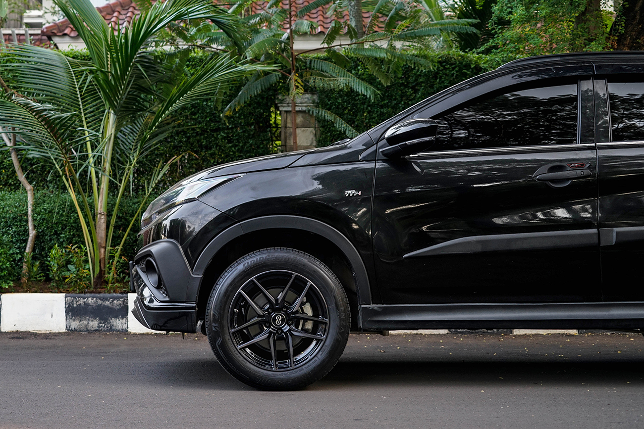 Permaisuri | Enkei Performance Icon+Toyota Rush F800