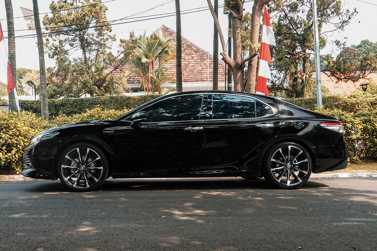 Permaisuri | Rays HFullCross RV5 with Toyota Camry Hybrid